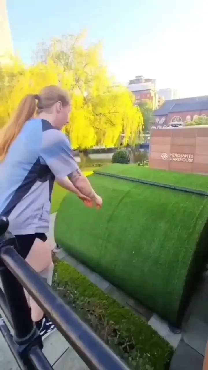 HMC while I jump | Scrolller