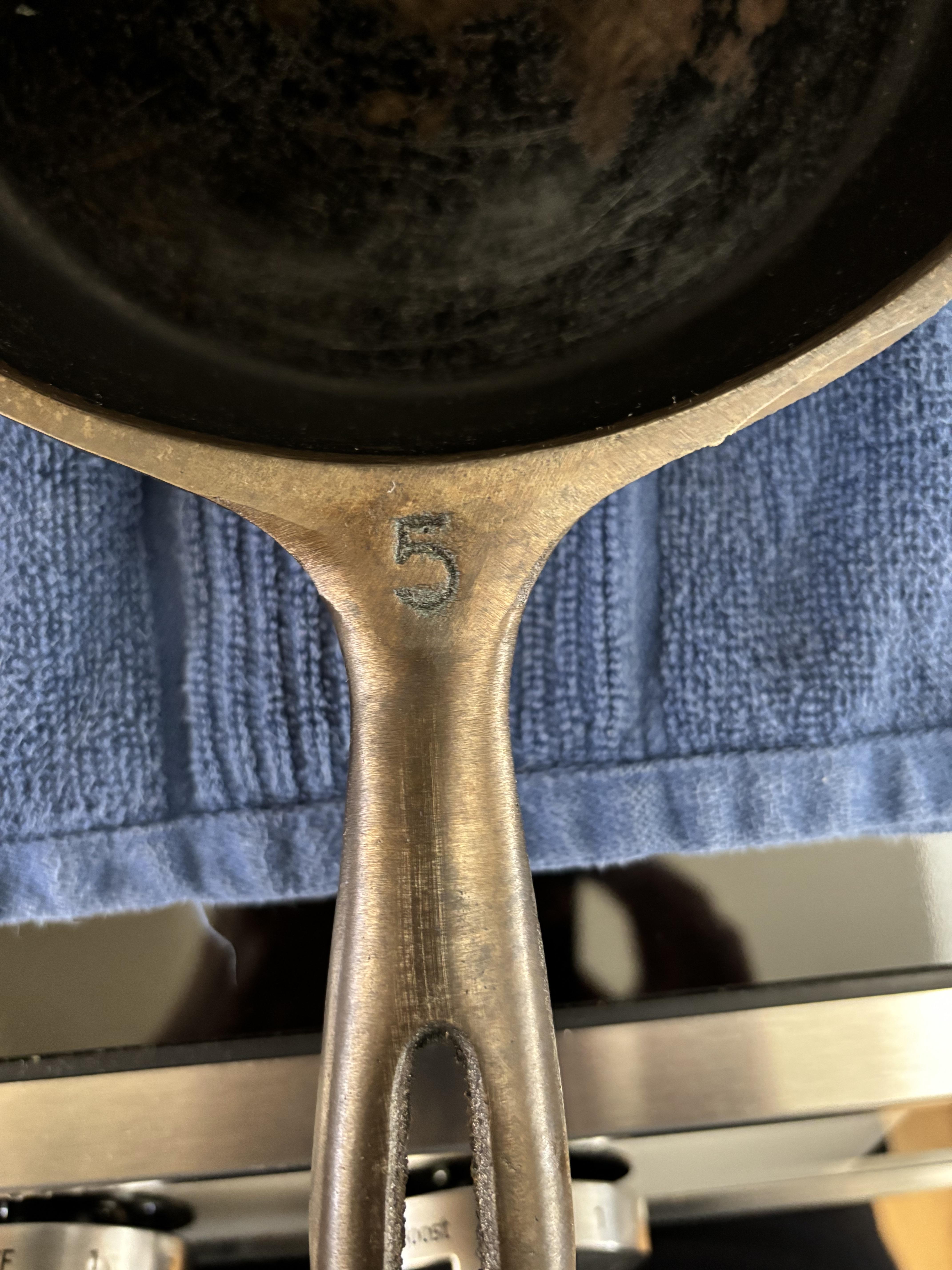 Pan identification - hand me down from sisters’ in-laws | Scrolller