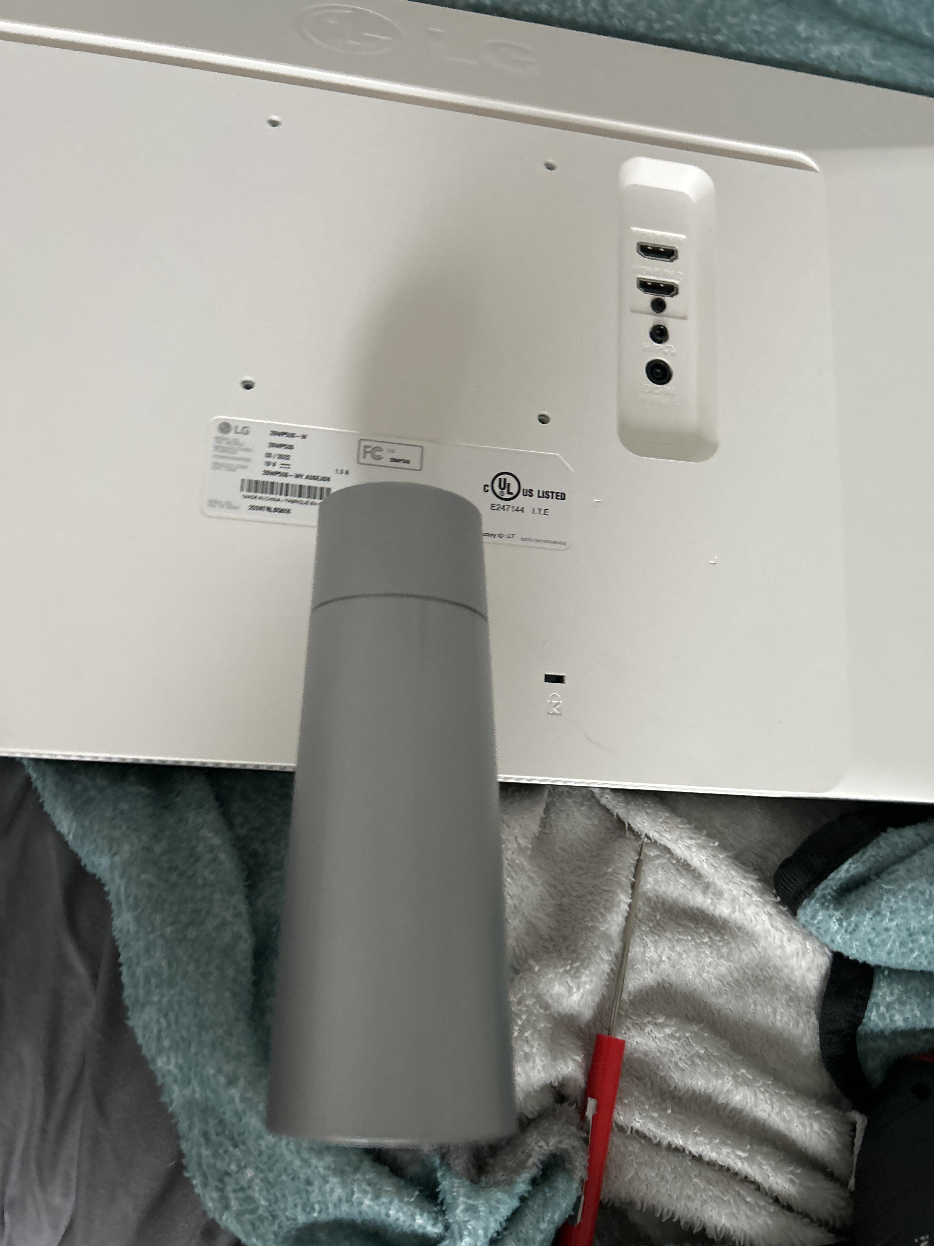 How do I remove the stand from my LG Monitor | Scrolller