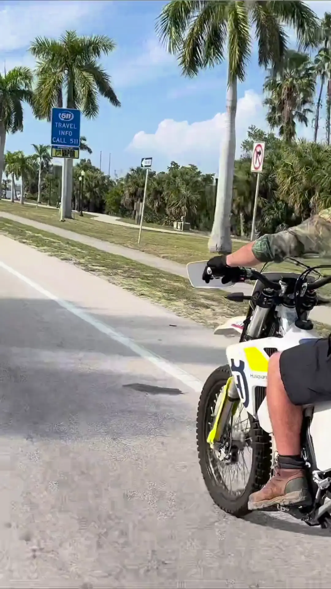 Husky 501 bridge wheelie | Scrolller