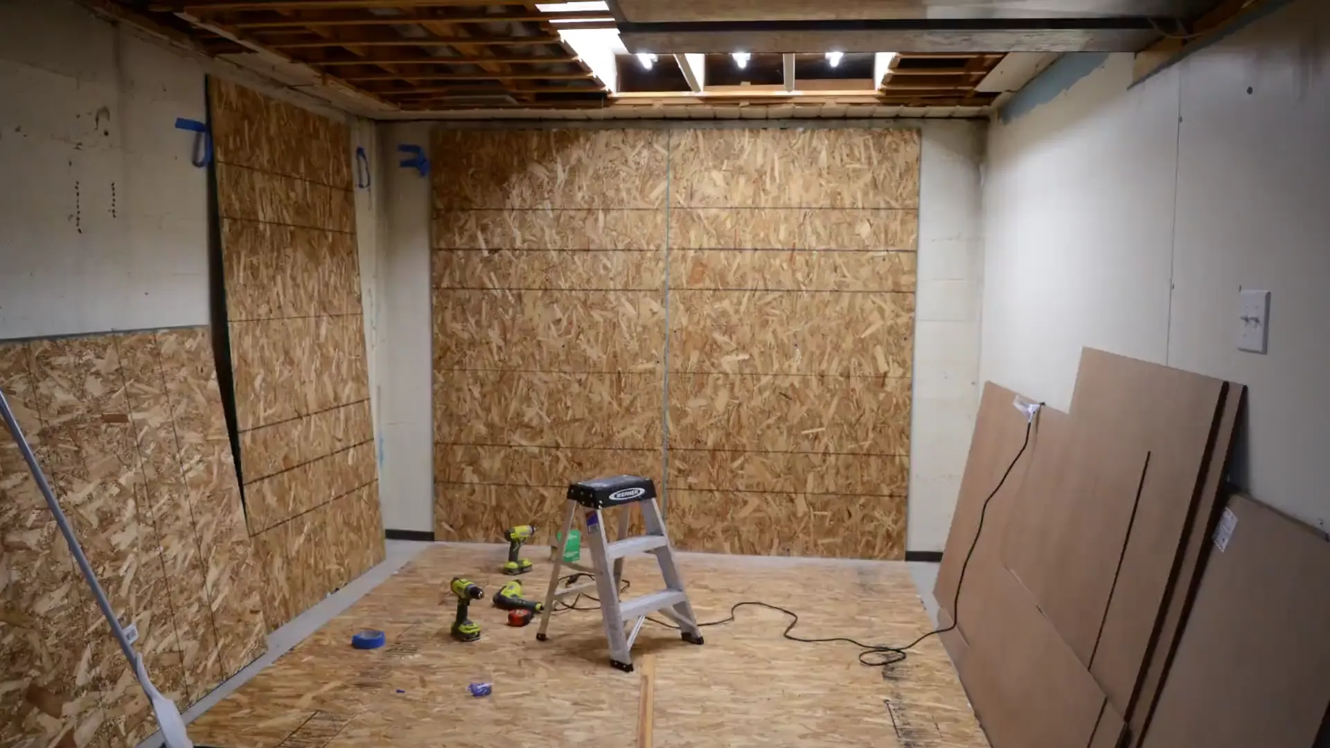 I built a curved wall in my basement to paint 3D murals. This is my newest piece | Scrolller