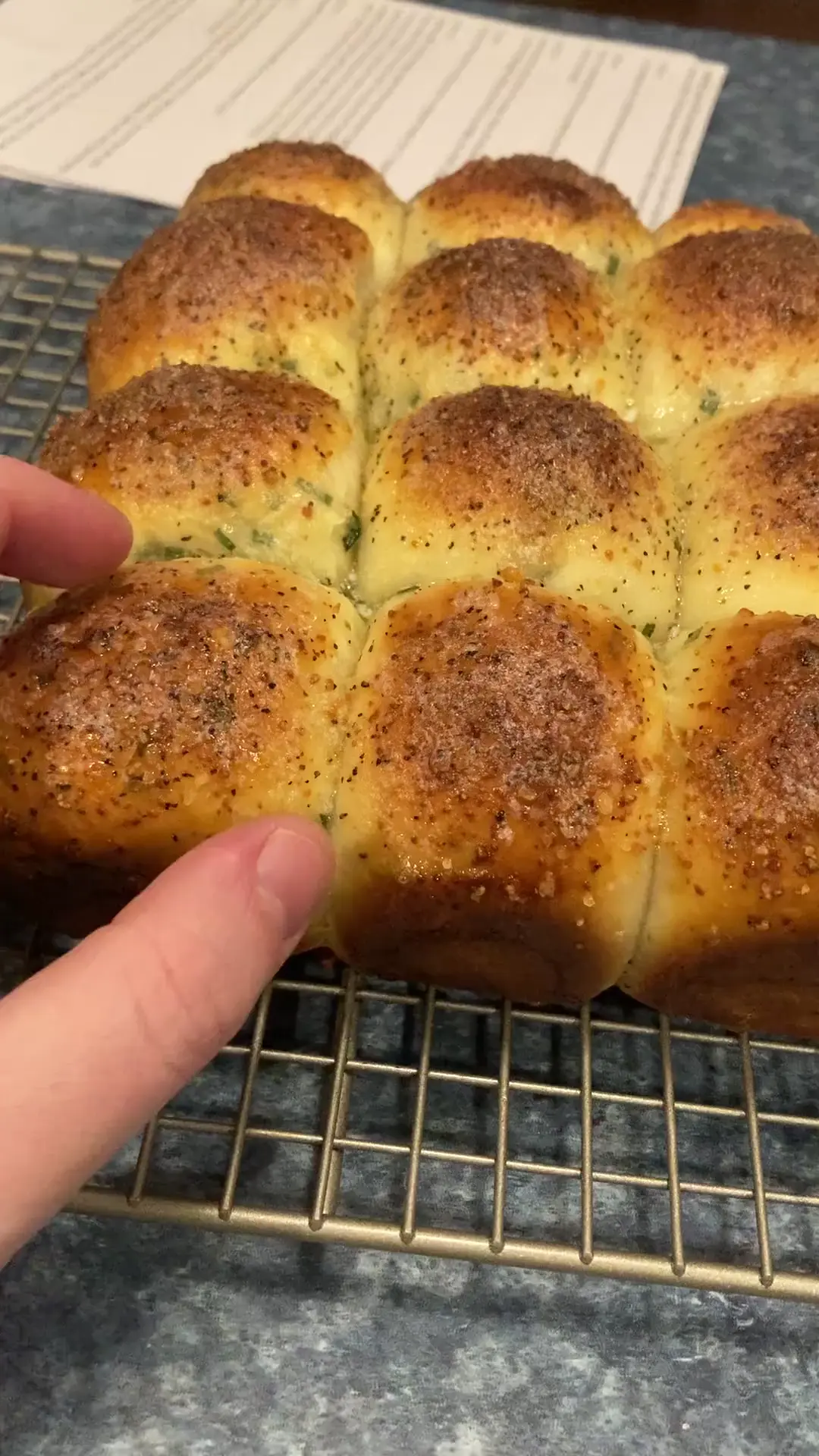 I made the sour cream and chive dinner rolls | Scrolller