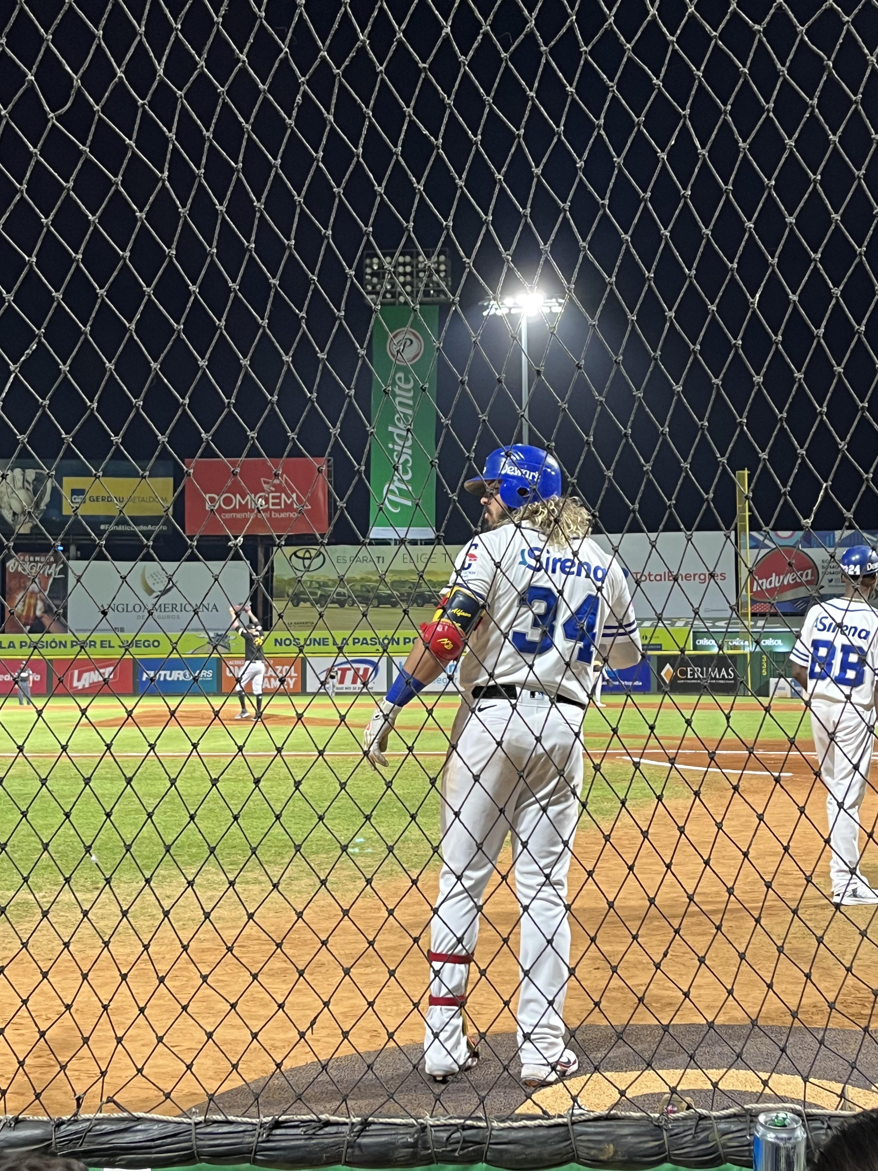 Alfaro in DR | Scrolller