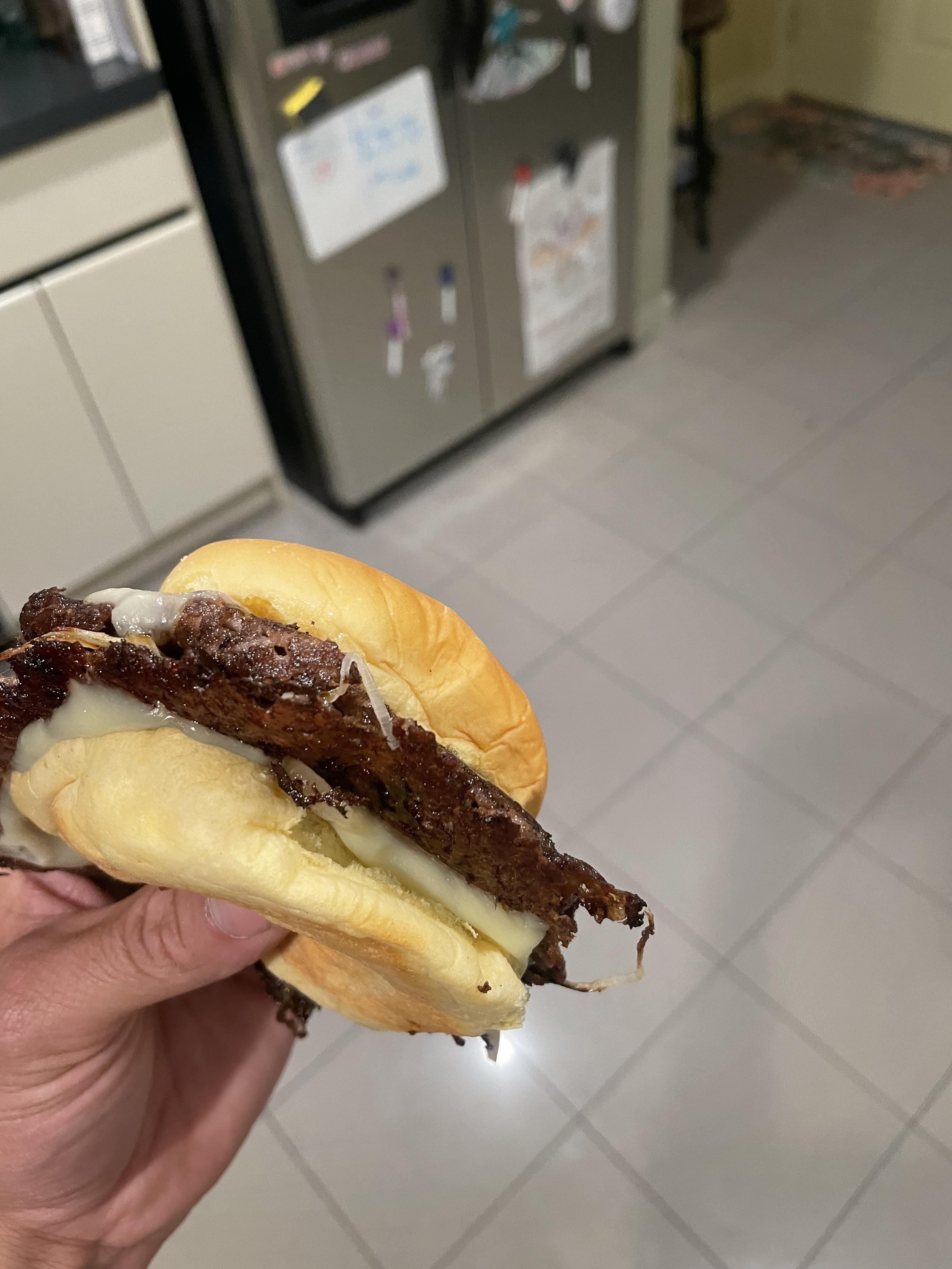 Couple smash burgers | Scrolller