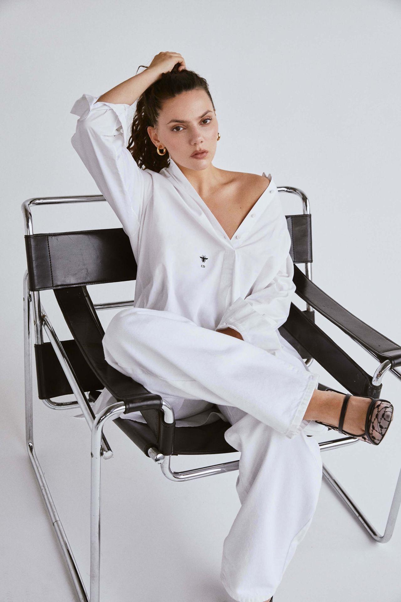 Dafne Keen Scrolller