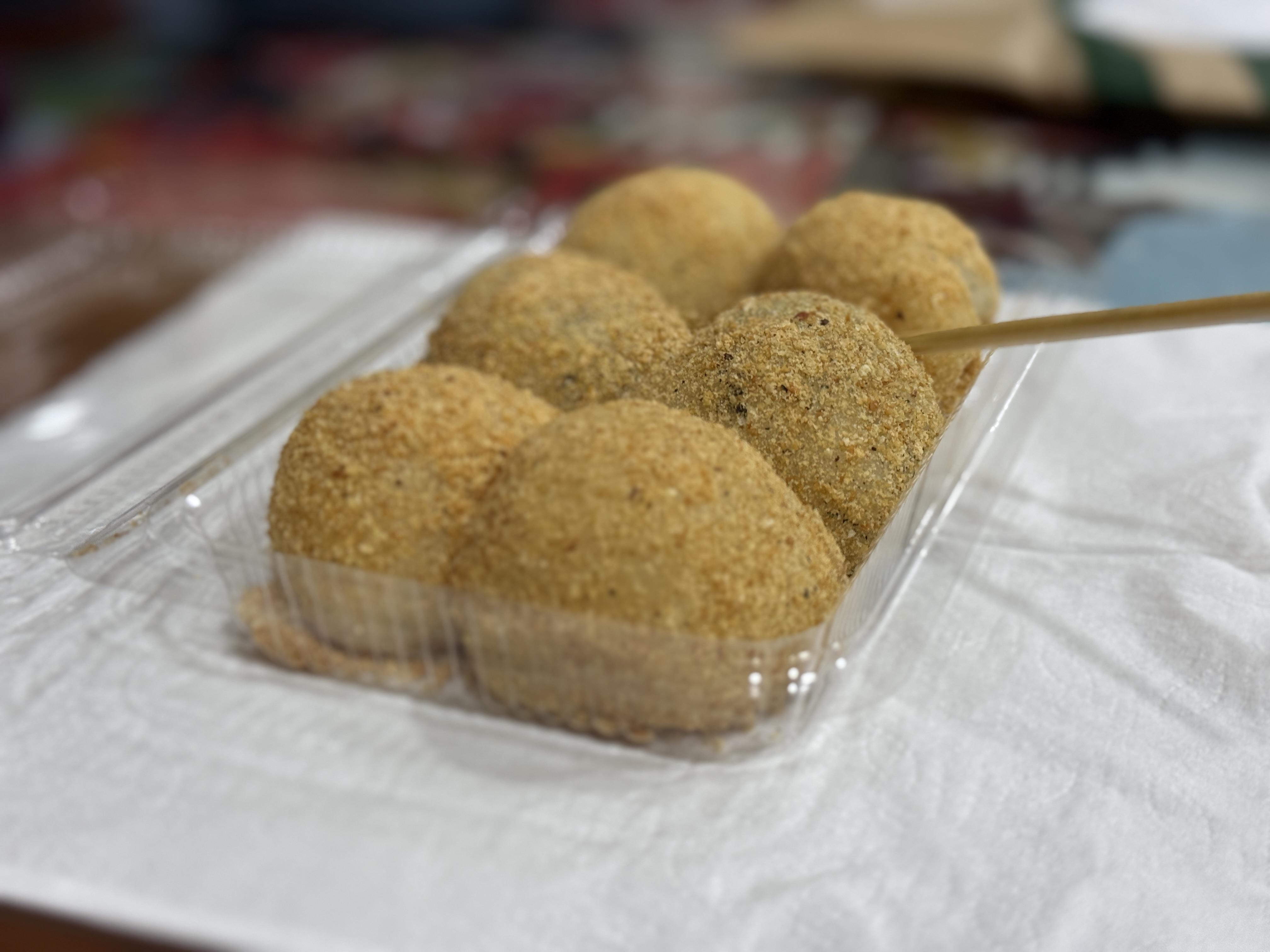Hokka Mochi[i ate] | Scrolller