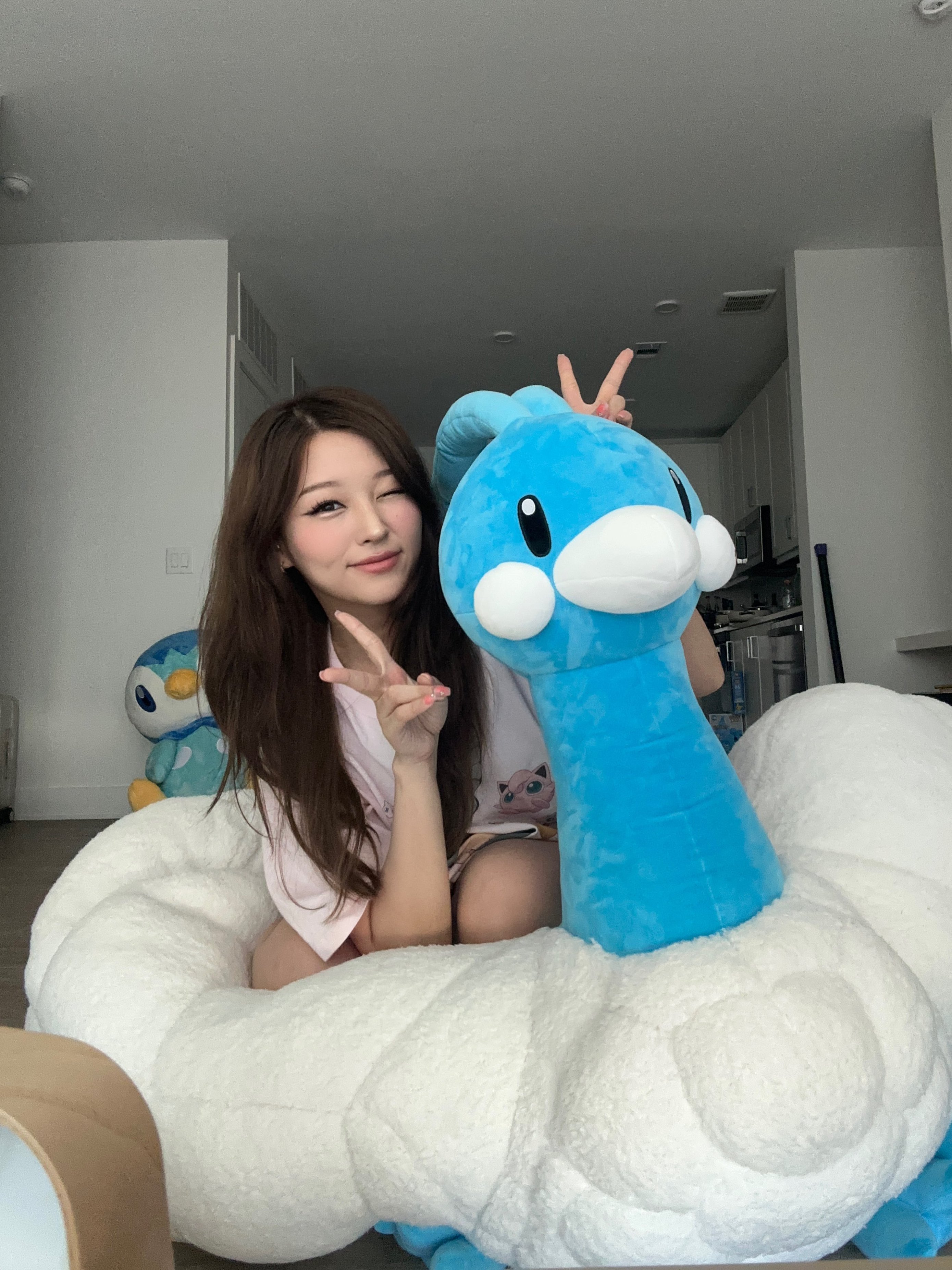 Hyoon 💙 | Scrolller