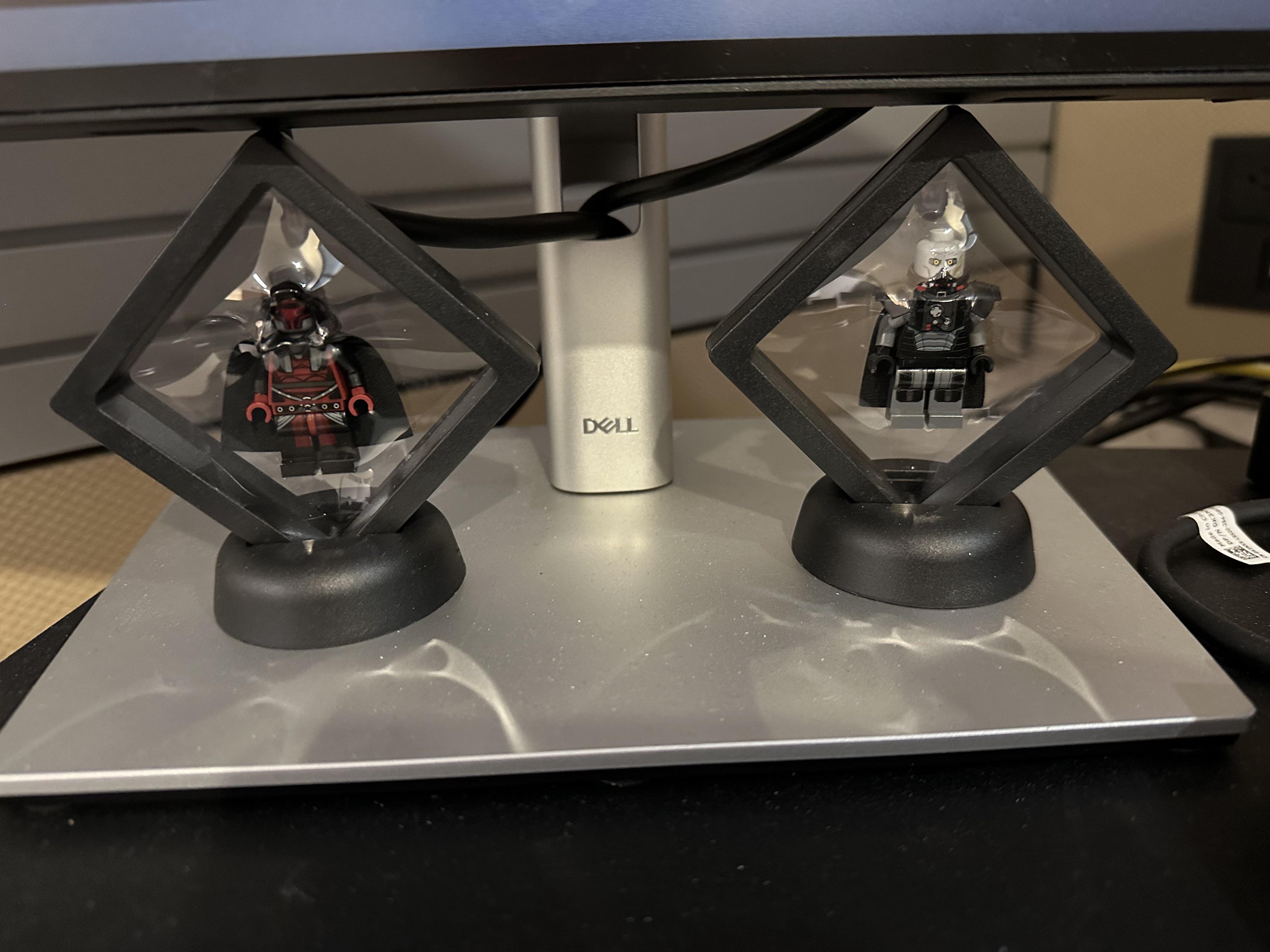 Updated my desk with some Lego | Scrolller