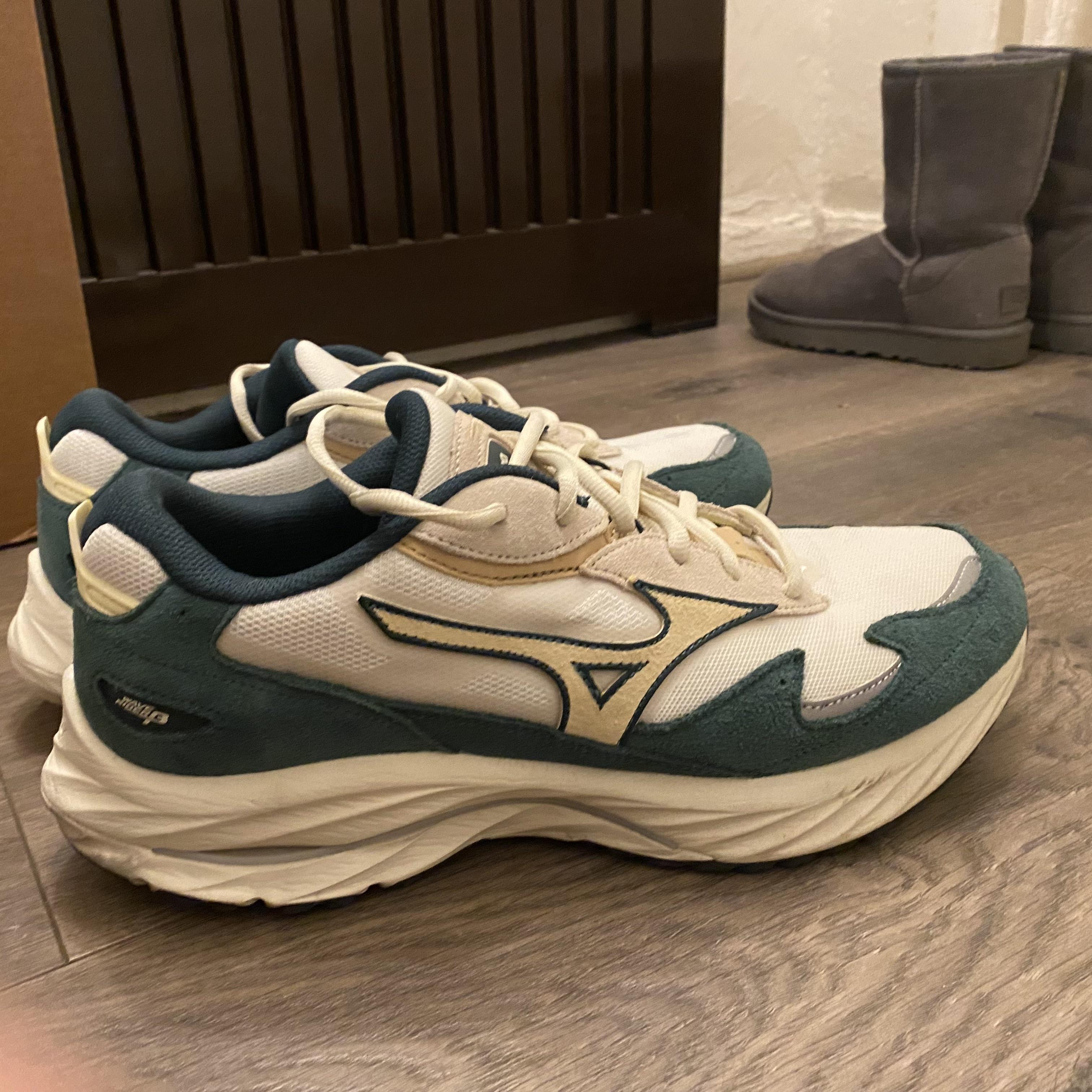 Mizuno Wave Rider Beta “Cream Green” | Scrolller
