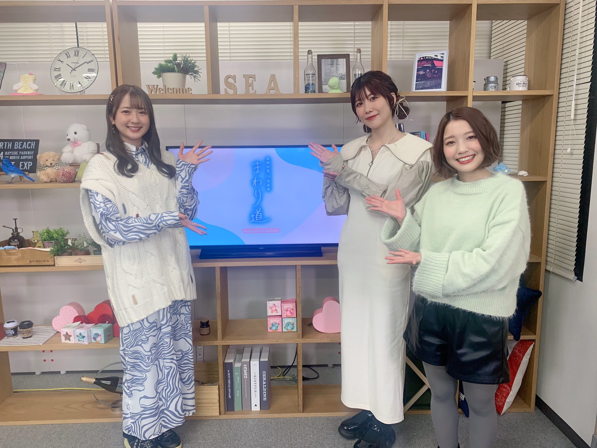 Takayanagi Tomoyo's 1st Photobook「Mawarimichi」Special with Maeda Rena and Haruse Natsumi | Scrolller