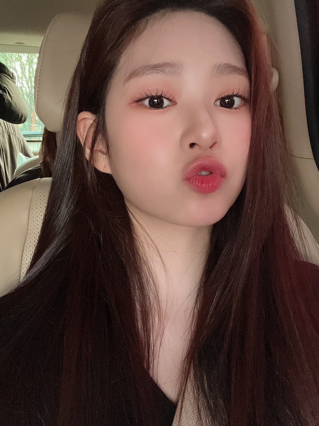 220409 Kim Minju Twitter Update 2 | Scrolller