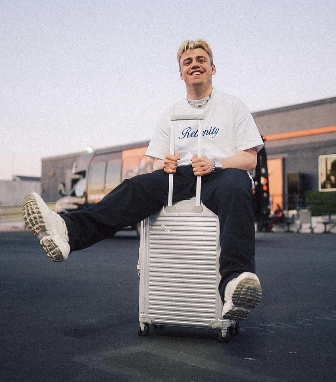 Progress Day 1 || Skizze | Scrolller