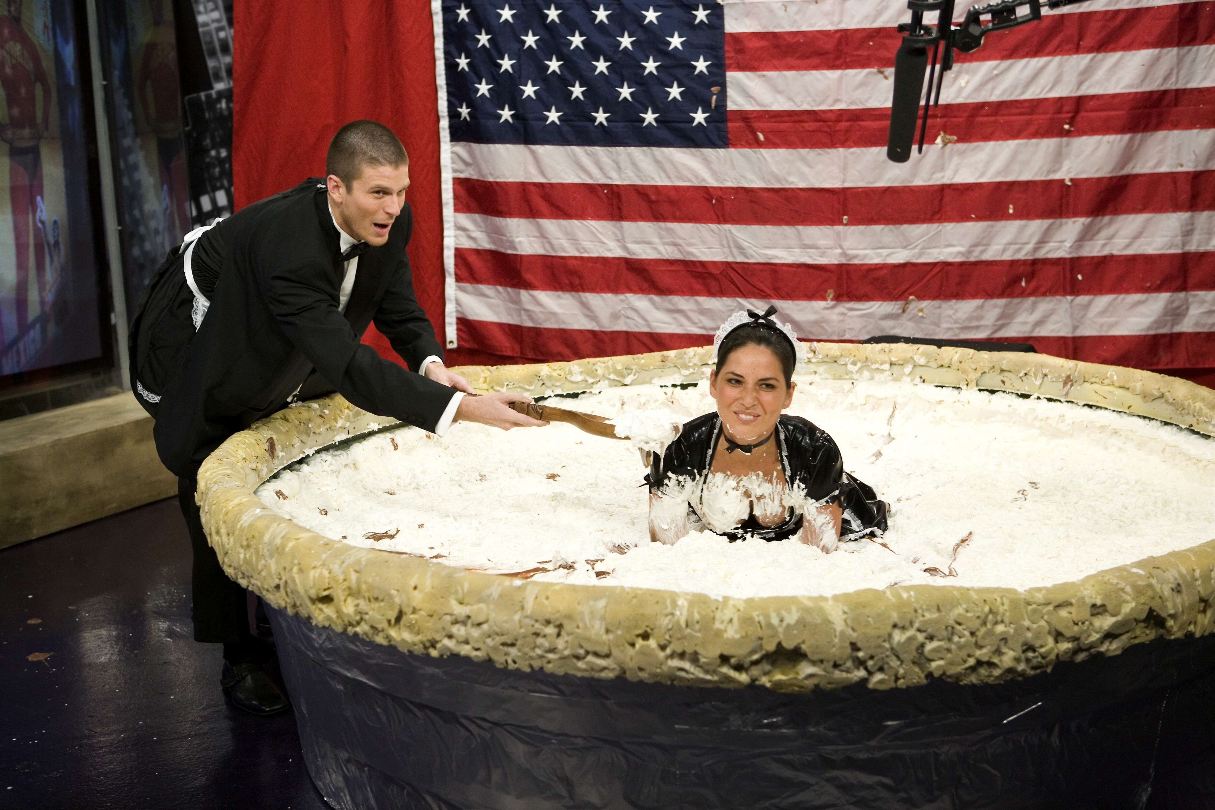 Jumping into a gian pie | Scrolller