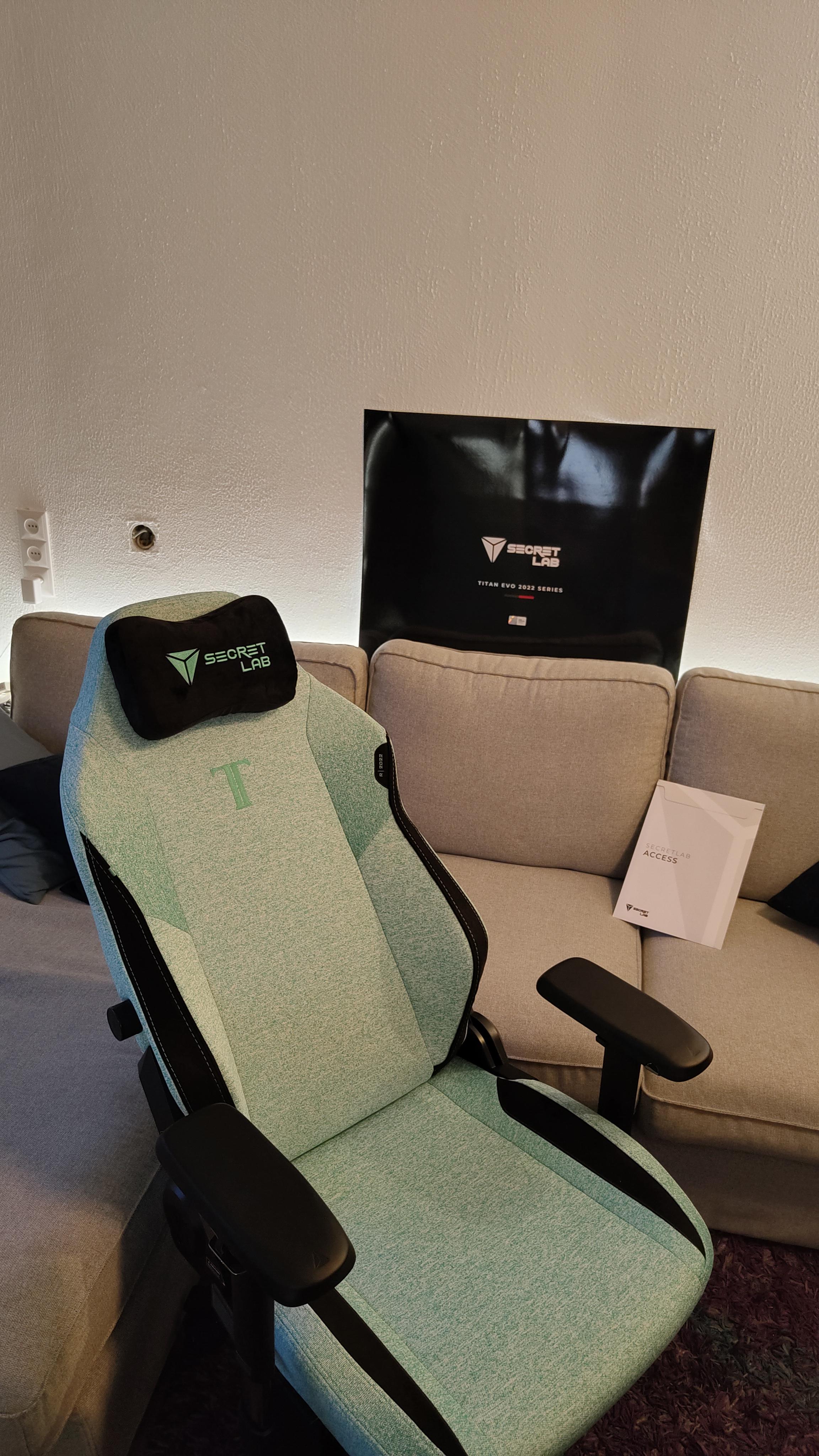 Finally caved and bought a #secretlab chair! | Scrolller