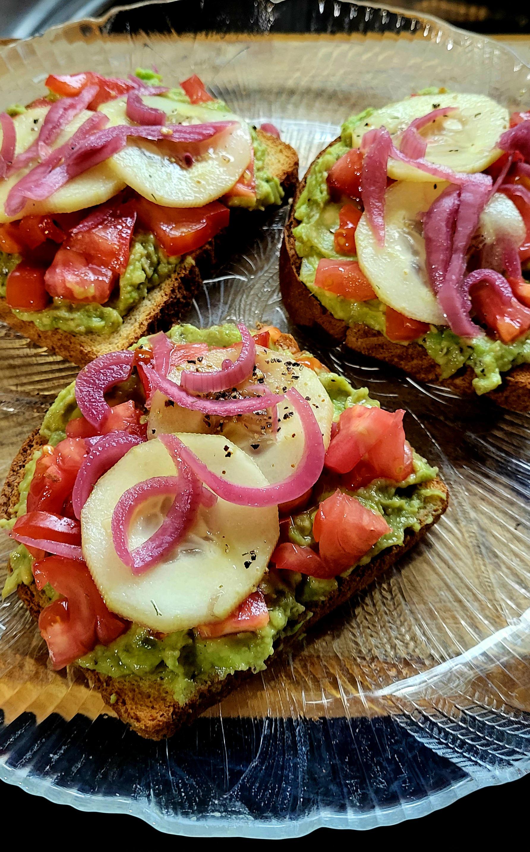 [Homemade] sunny eggs on avocado toast | Scrolller