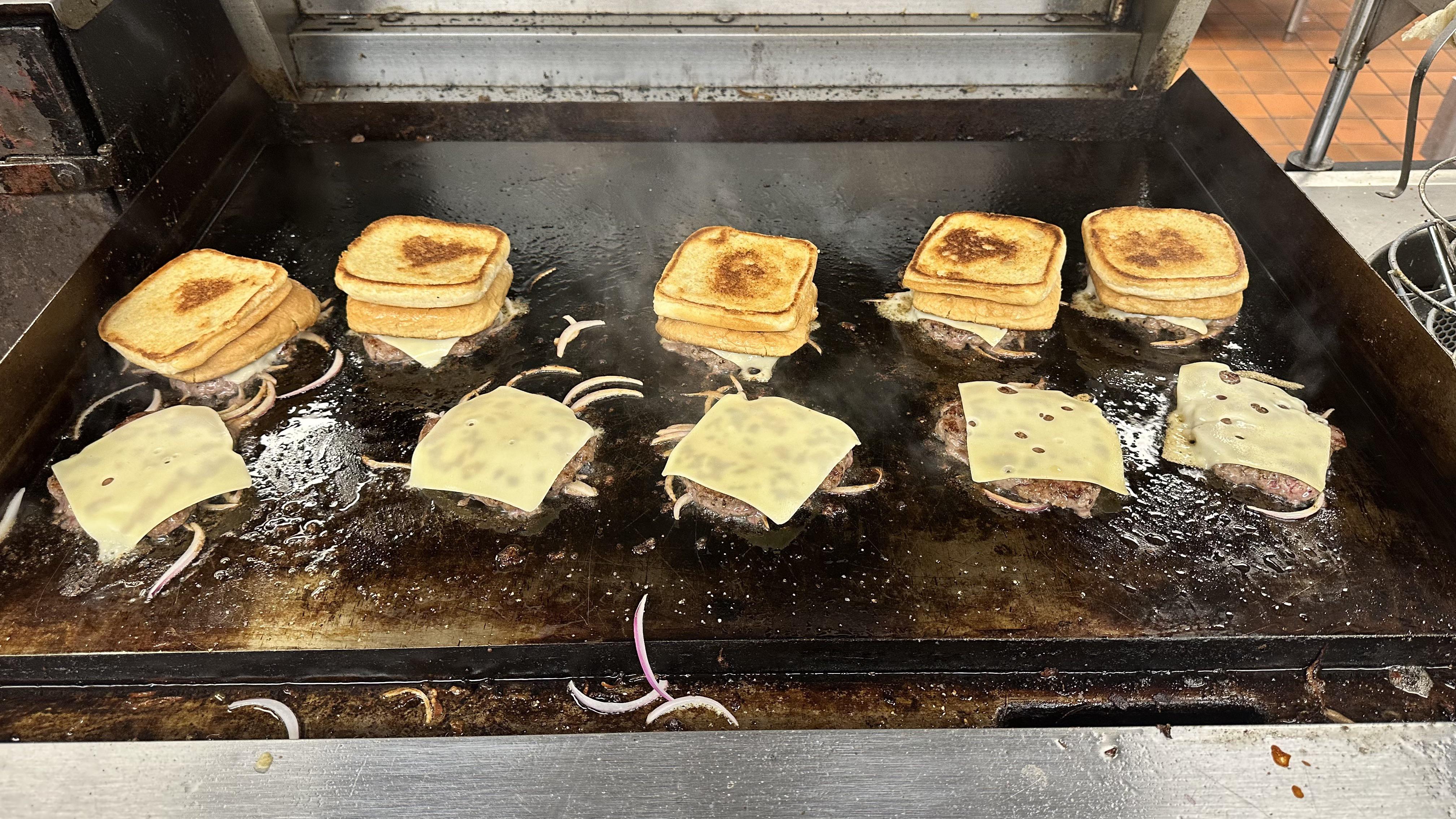 Staff meal | Scrolller