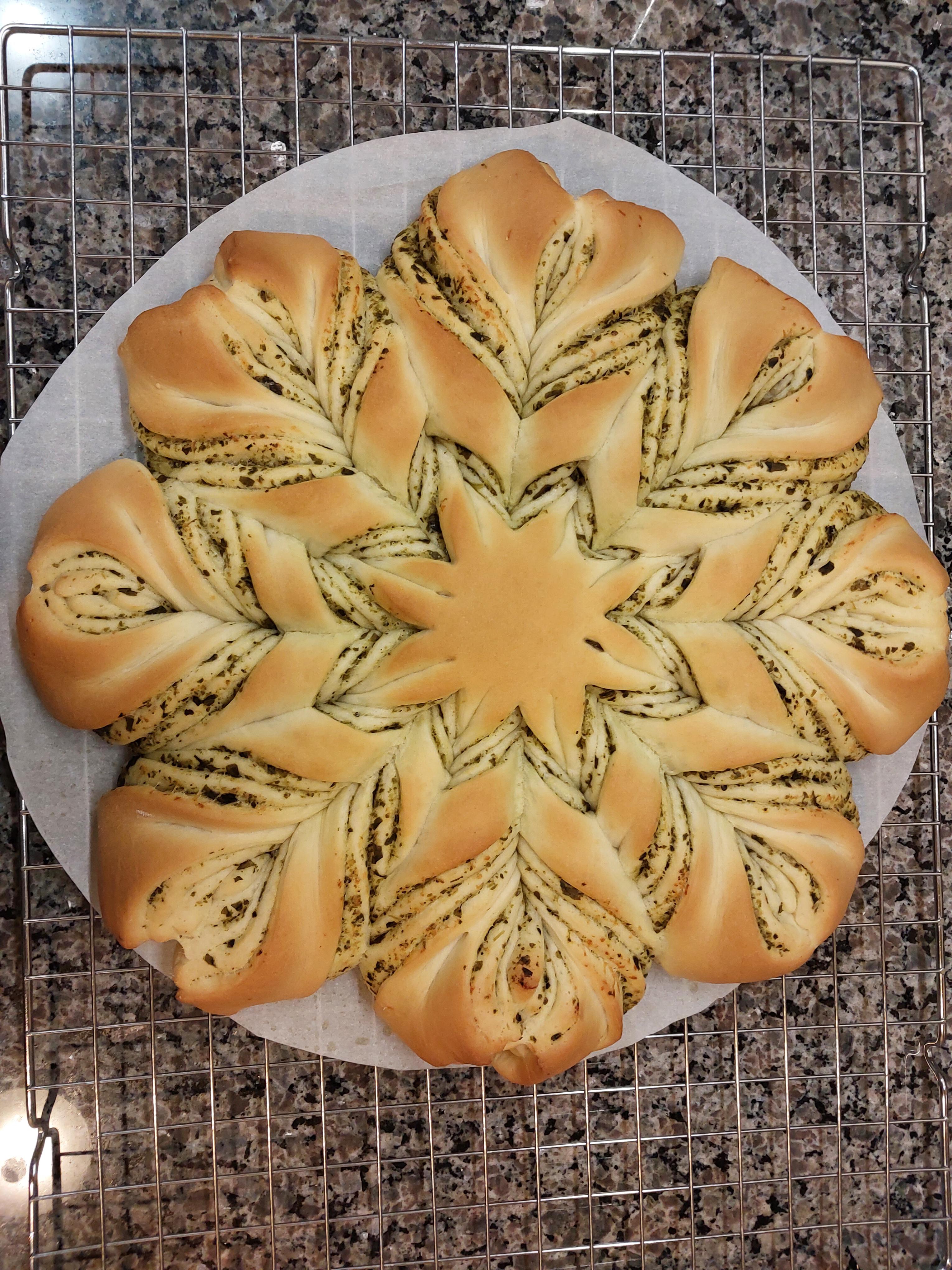 Pesto Star Bread | Scrolller