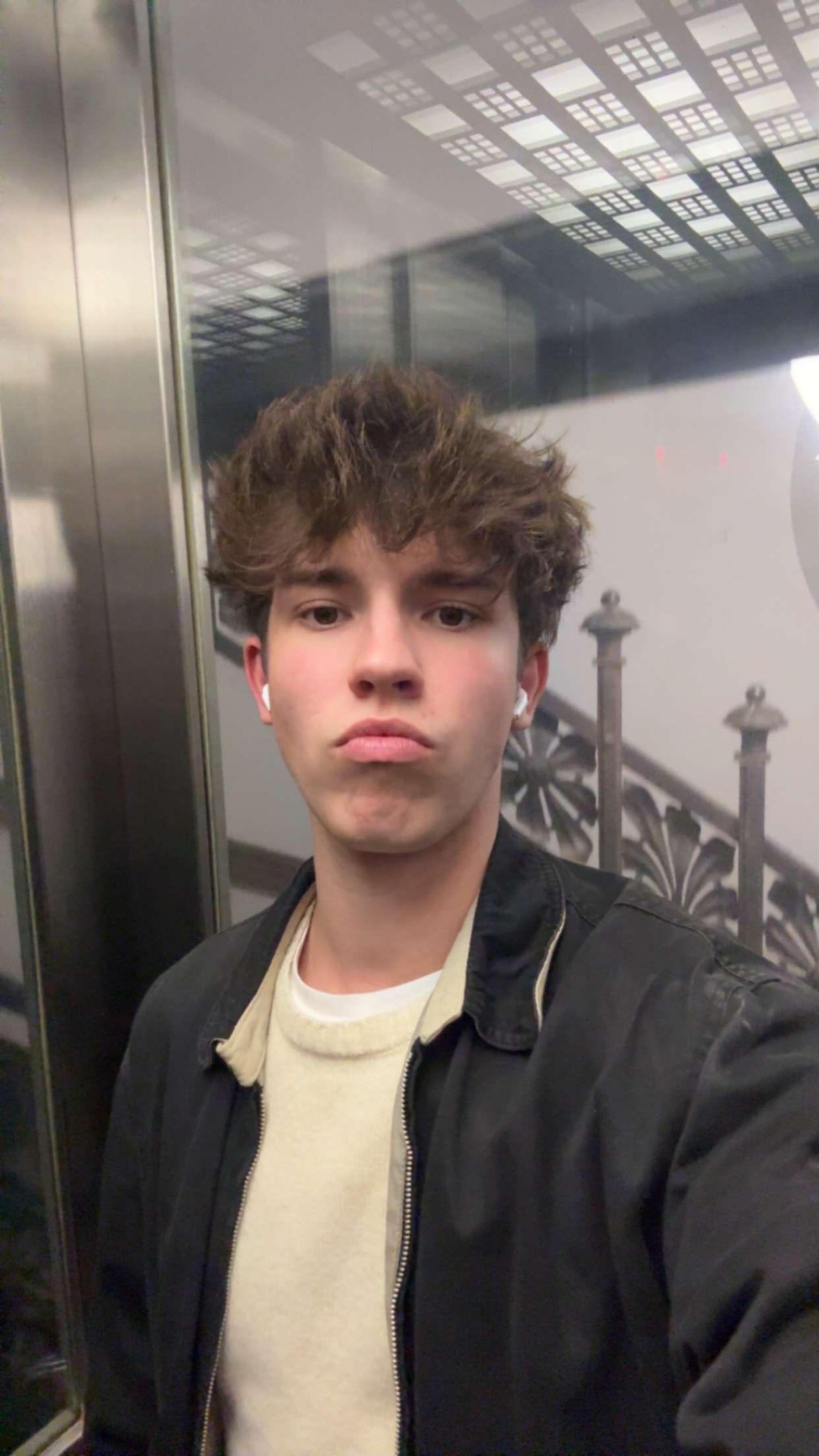 Rate my vacation selfie | Scrolller