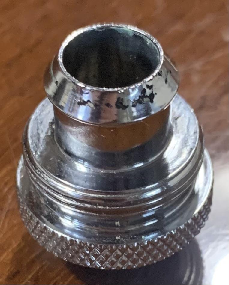 Black and green substances on fittings | Scrolller