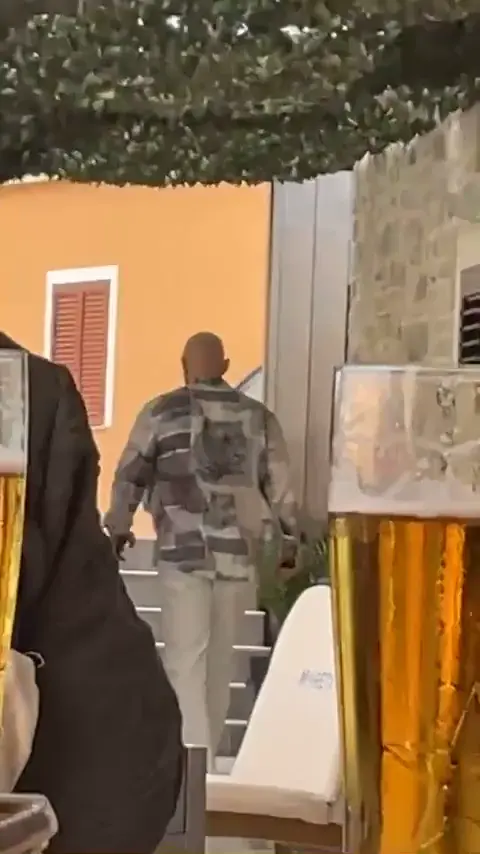 Karl Ess rutscht aus | Scrolller