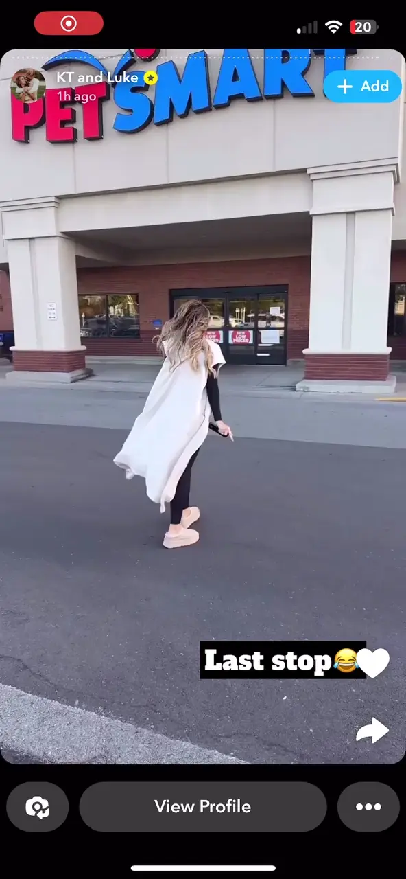 Katie, you are embarrassing. | Scrolller