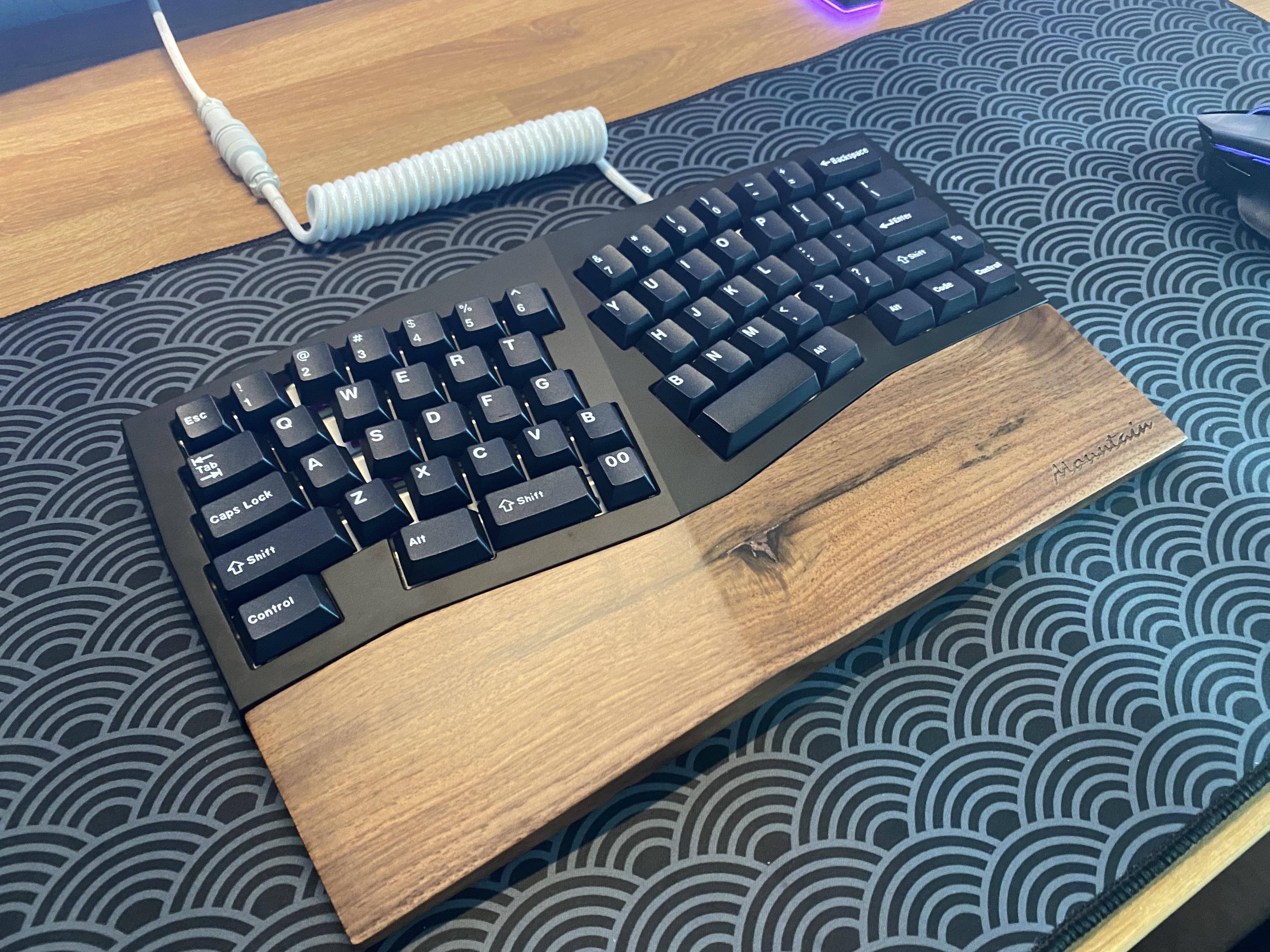 KBDFans Mountain Ergo w/ Akko Lavender | Scrolller