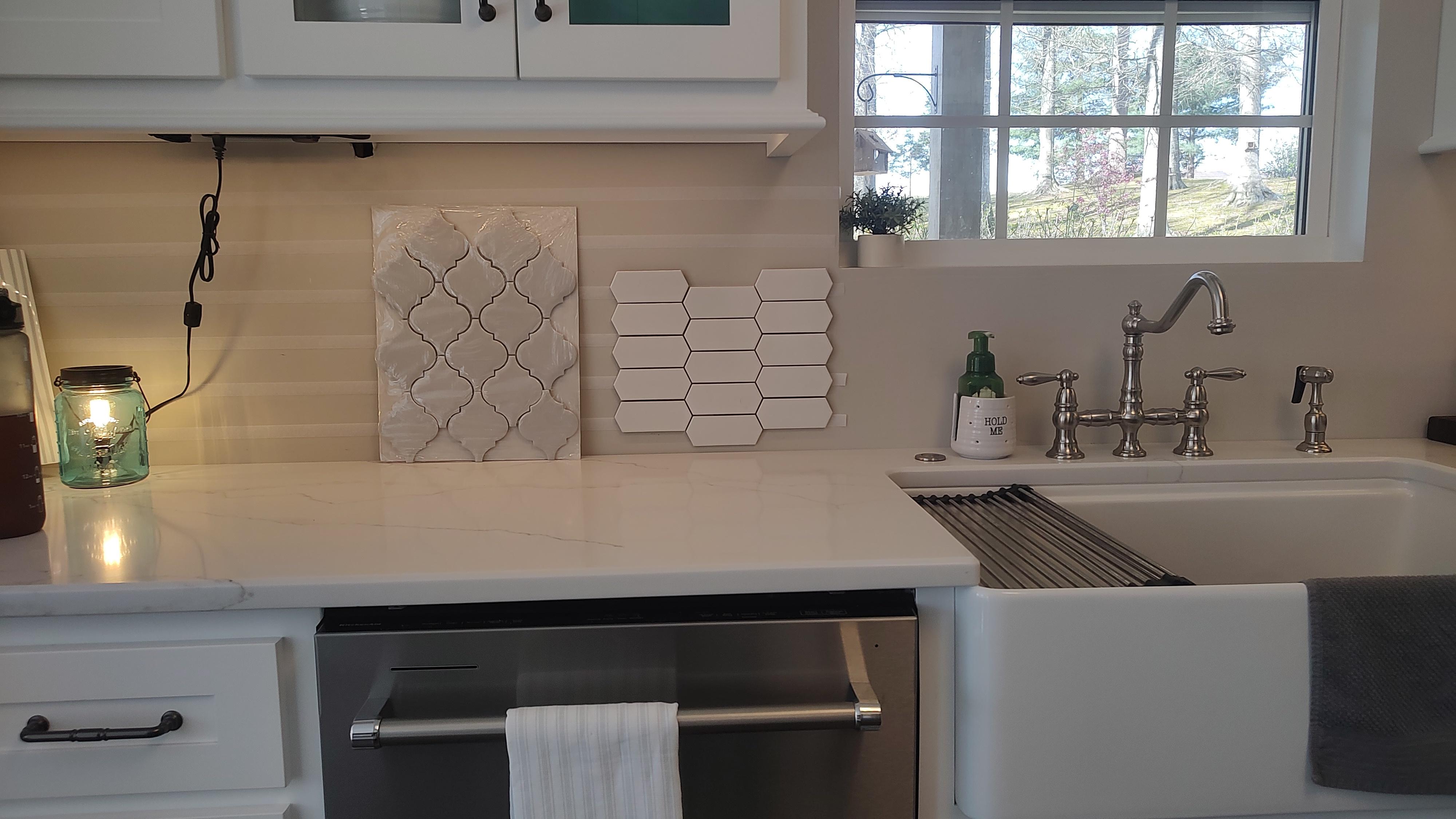 Should backsplash lines flow in the same direction as the lines in the counter tops? | Scrolller