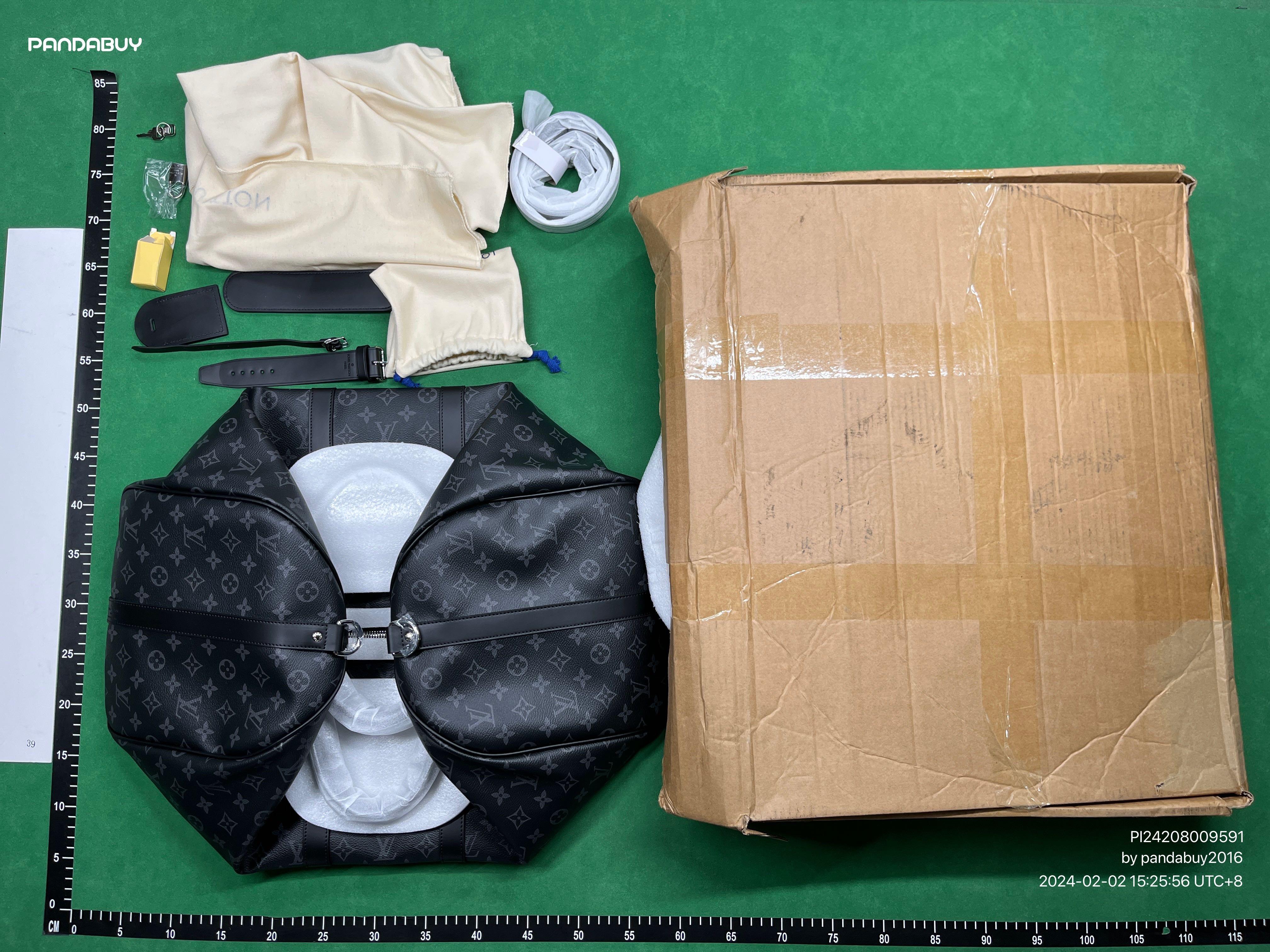 Qc photos Louis Vuitton duffel bag | Scrolller