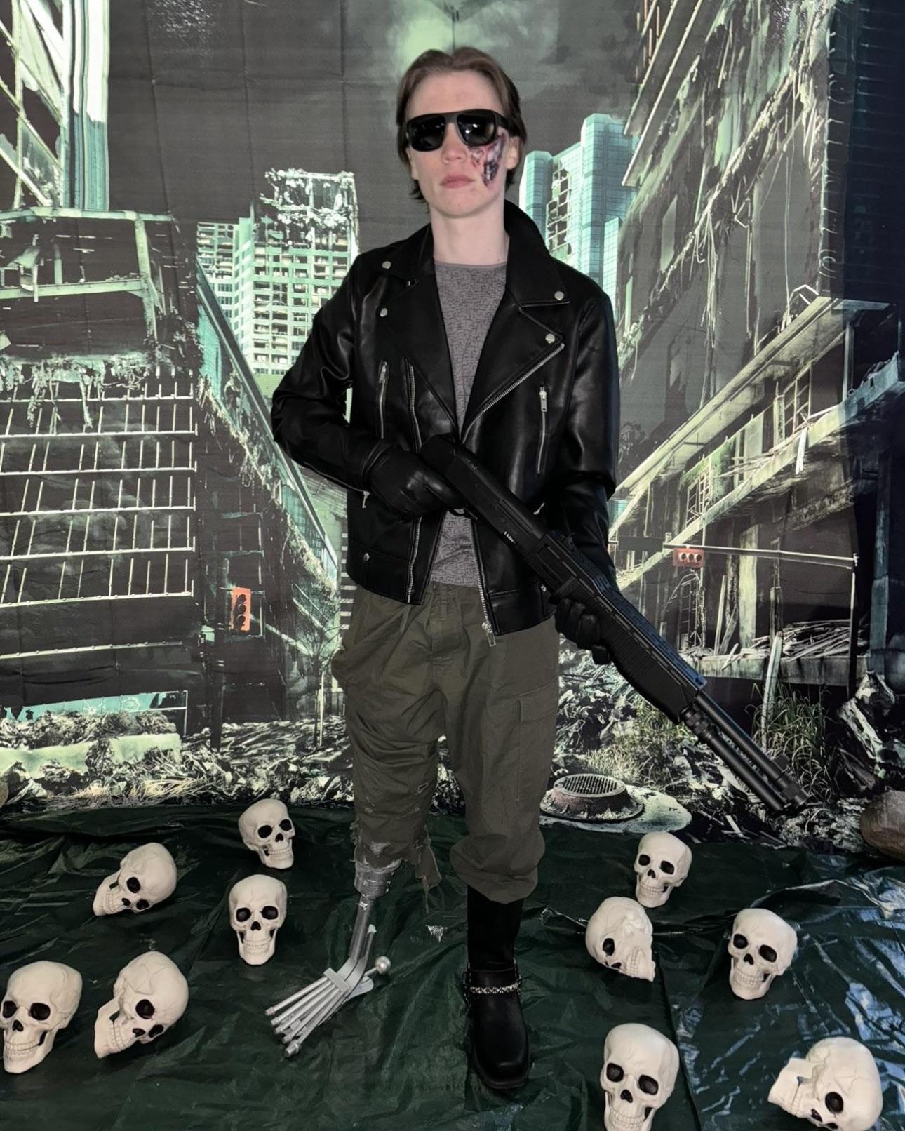 I’m an amputee. Here’s my costume. The Terminator! | Scrolller