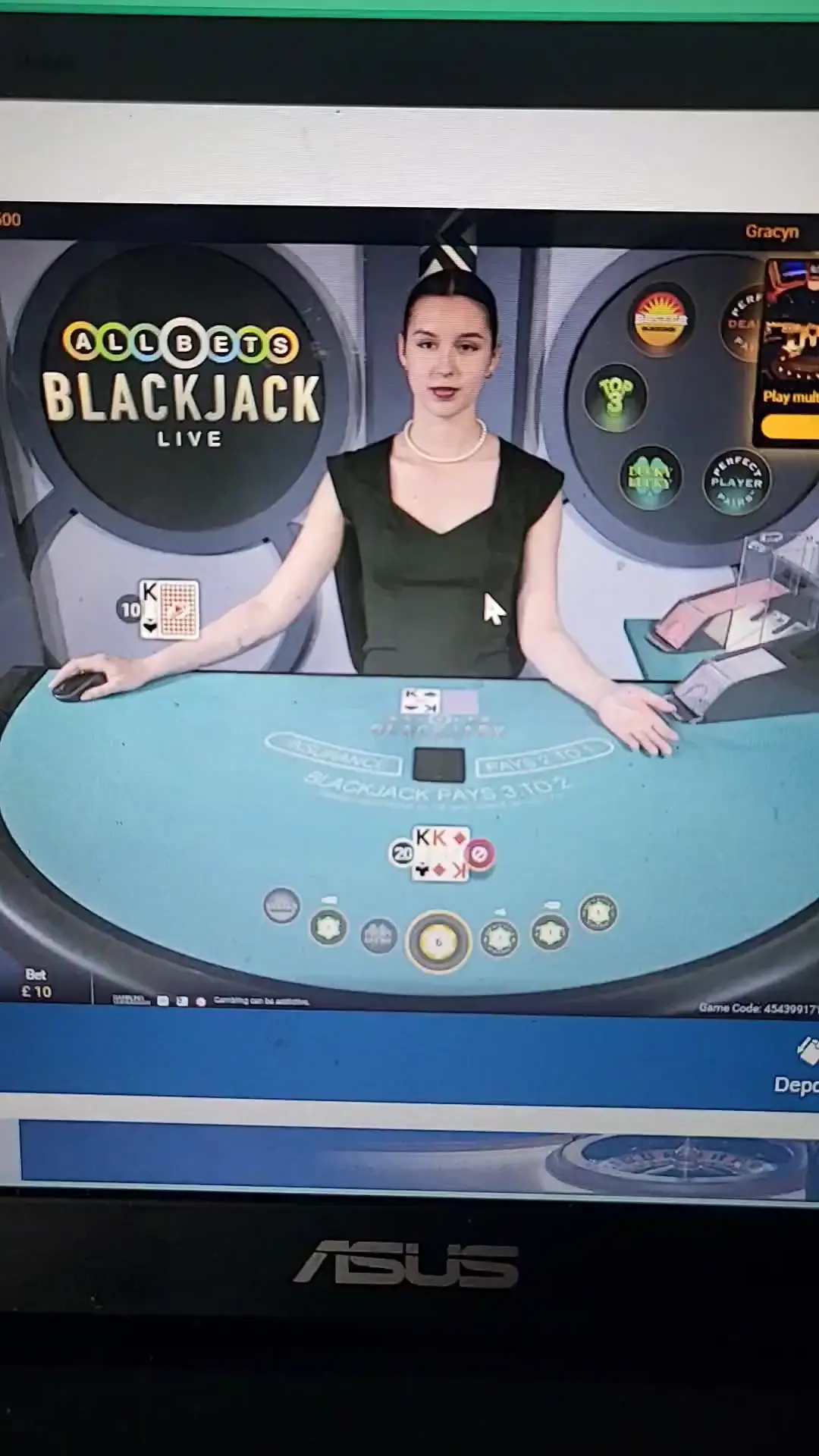 Last hand on the table | Scrolller