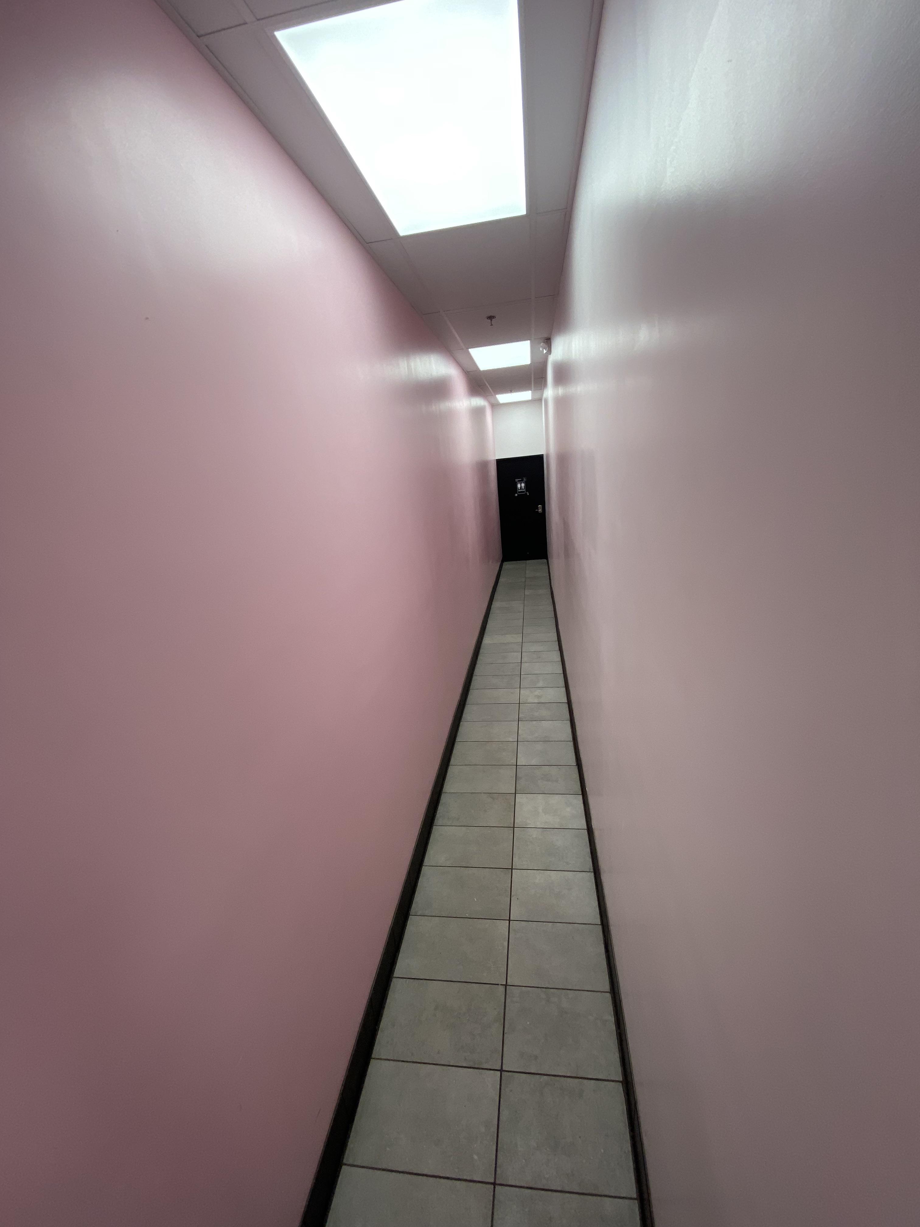 Long narrow Kubrick corridor | Scrolller