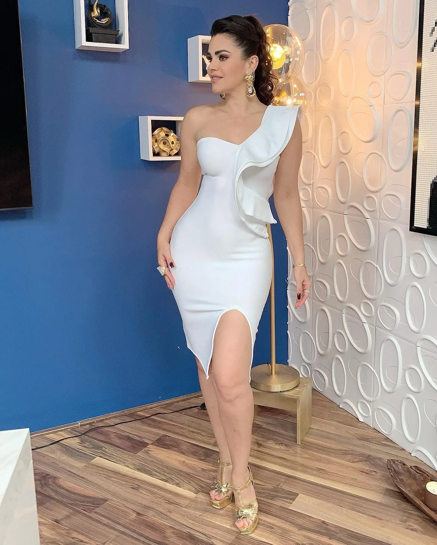 Luz Elena Gonzalez | Scrolller