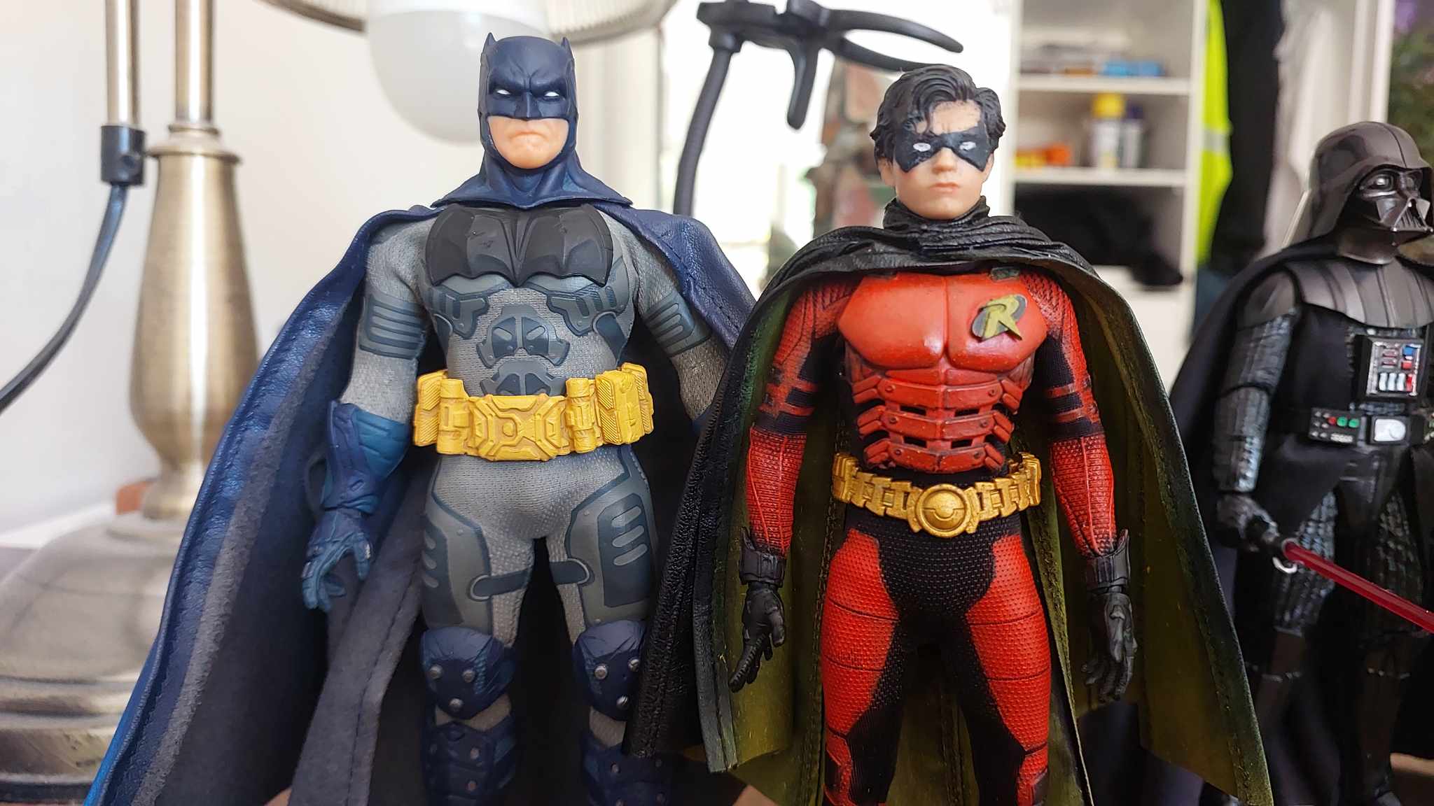 Custom Mezco Robin | Scrolller