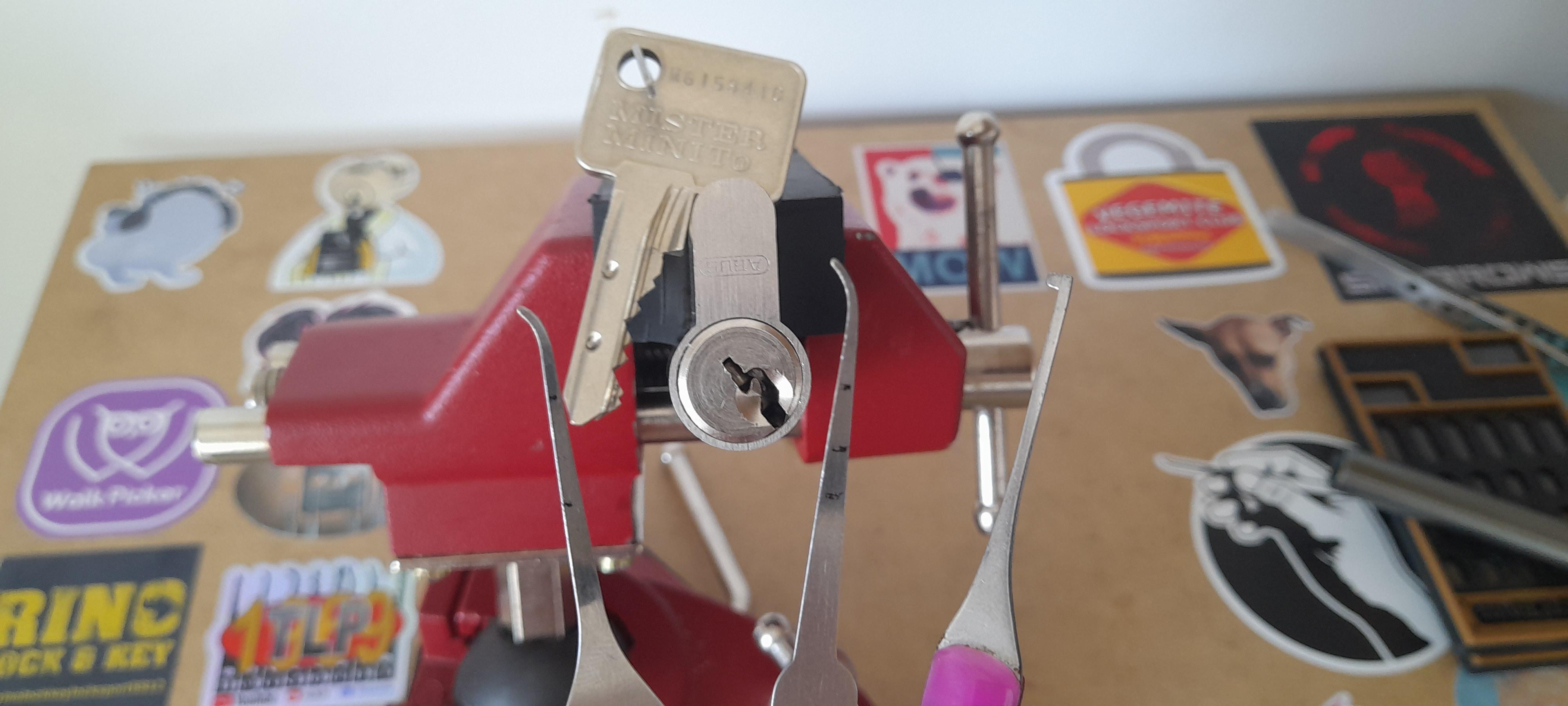 Insanely evil keyway Abus TS 5000 picked and gutted | Scrolller