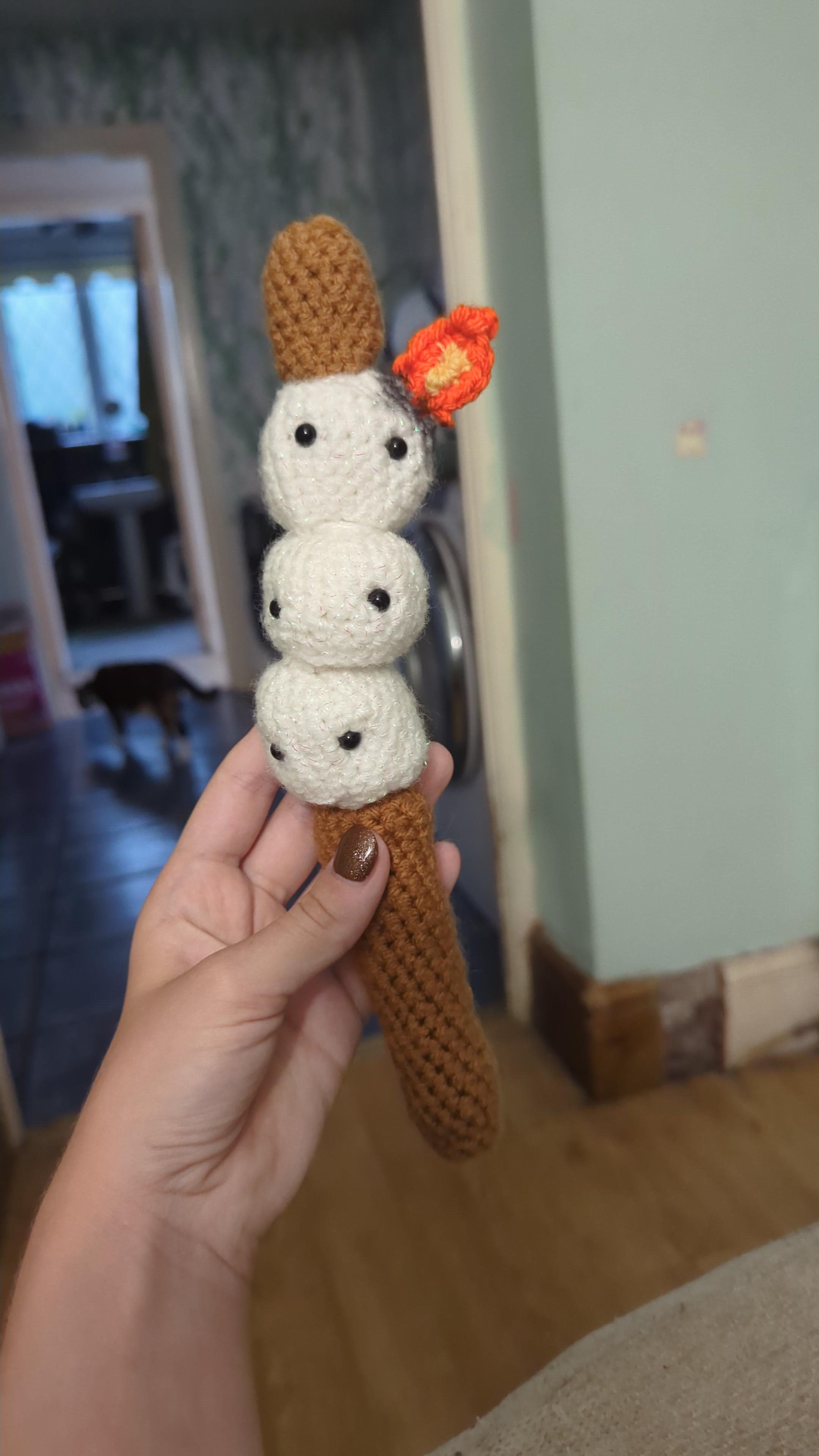 Marshmallows on a stick | Scrolller