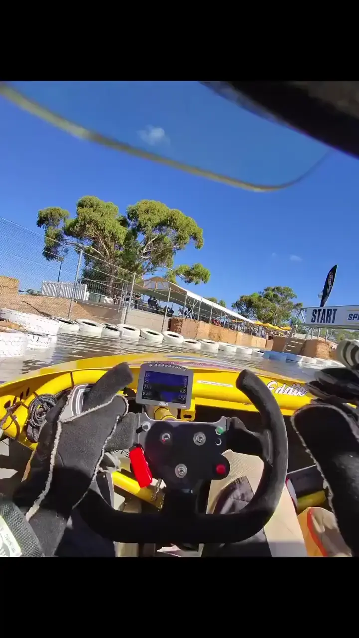 Master of boat steering | Scrolller