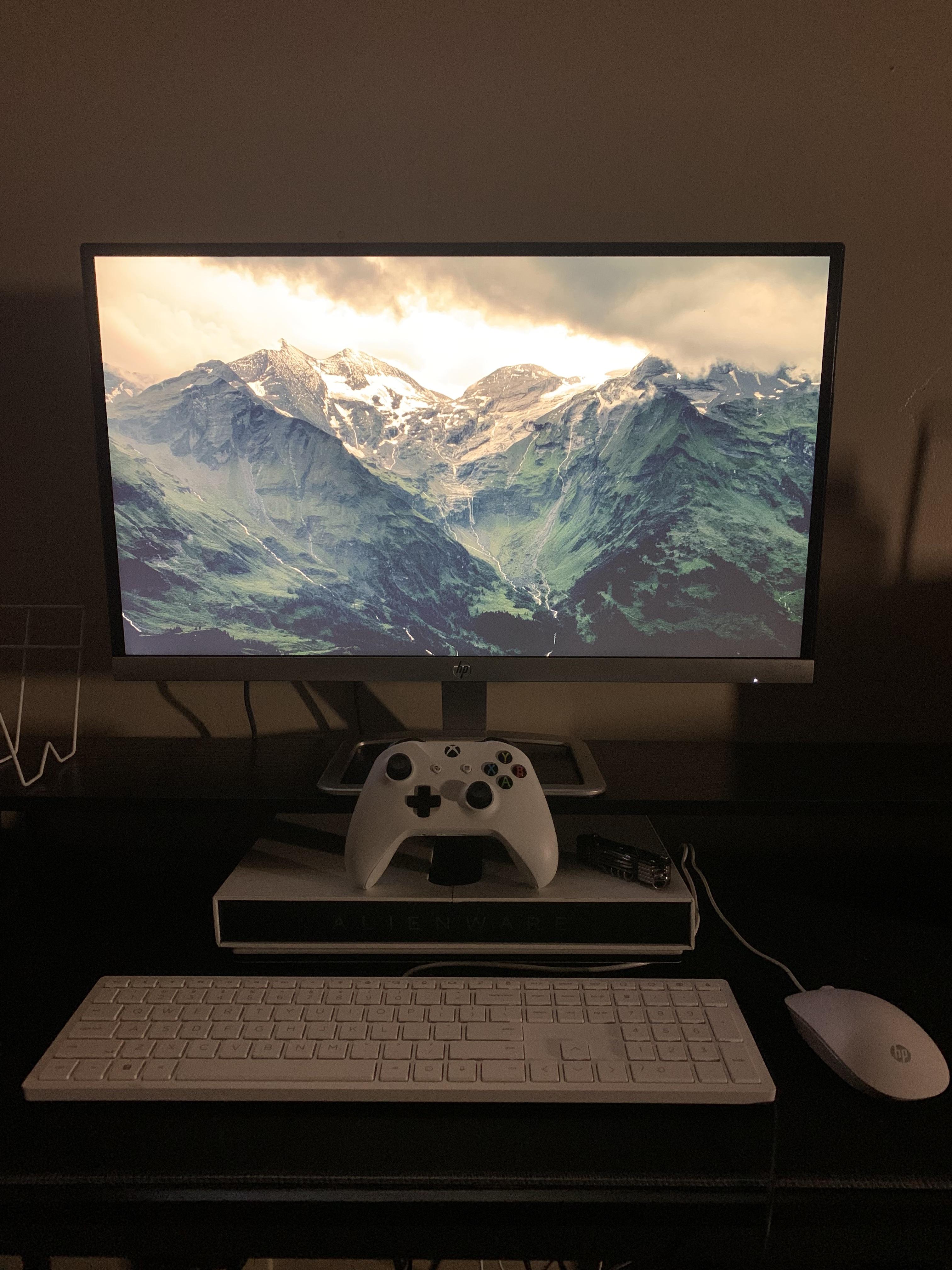 Minimalist setup. | Scrolller