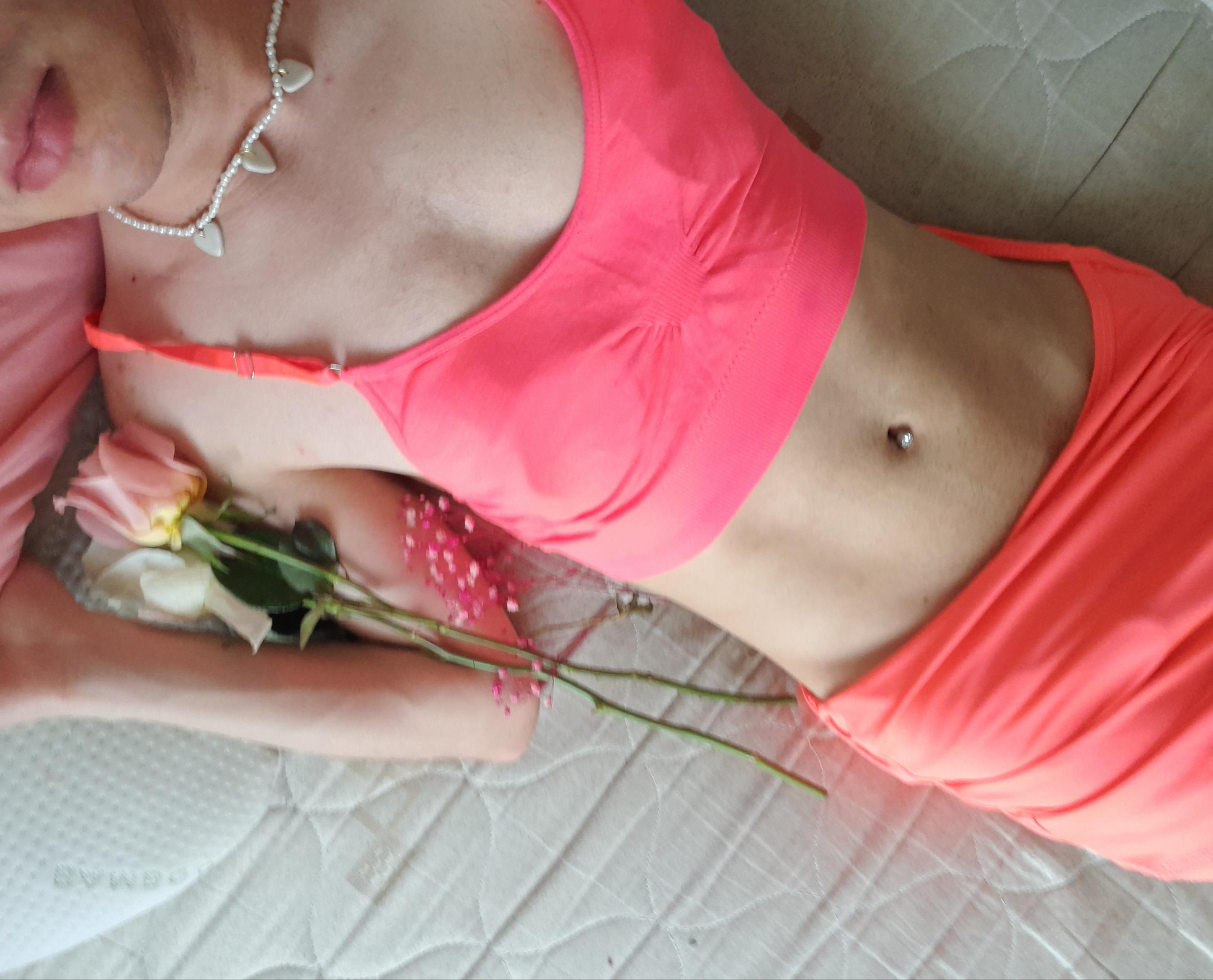 Mis reinas creen que es apropiado subir esta fotografía? Pienso que me veo linda. | Scrolller