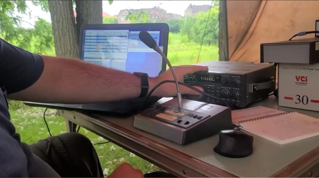 Mississauga Man uses Ham Radio | Scrolller