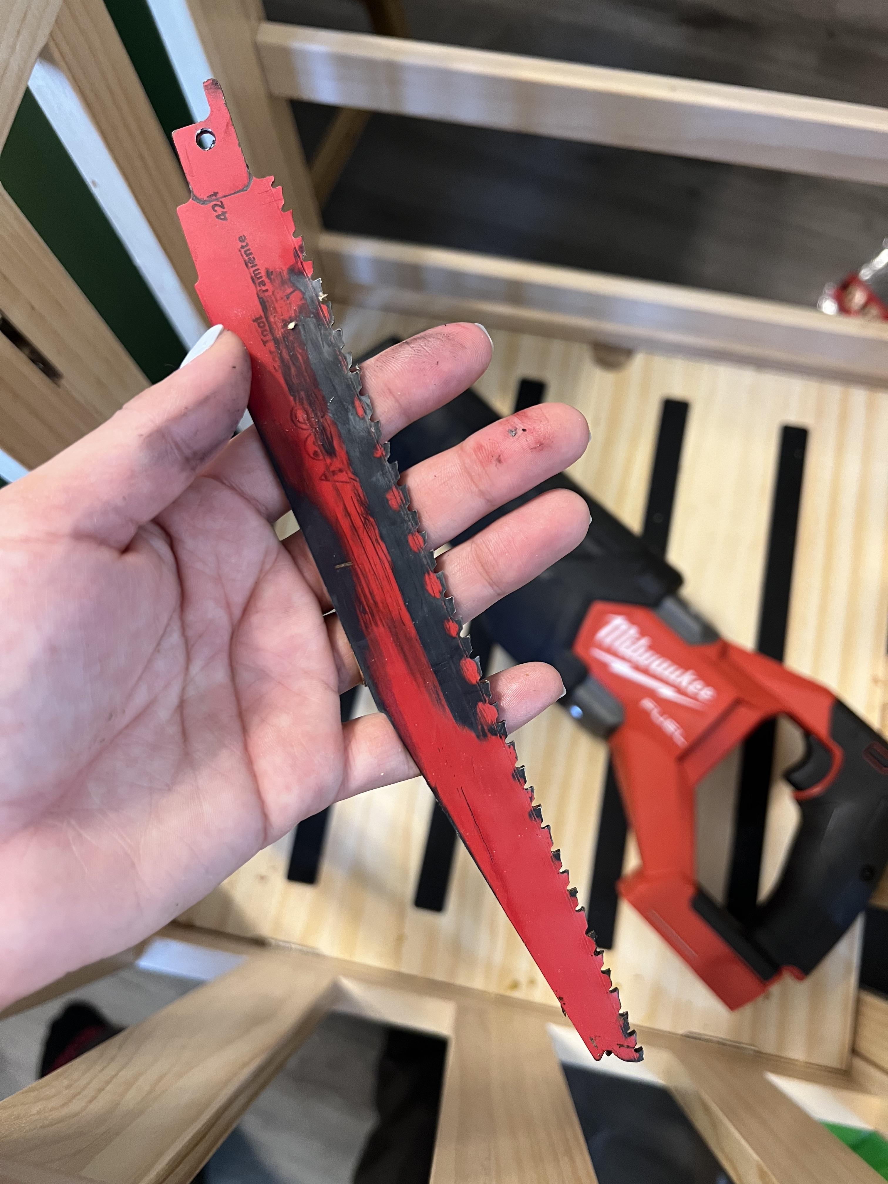 Milwaukee electric saw | Scrolller