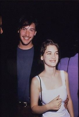 Keanu Reeves, Winona Ryder, Julia Roberts, Jodie Foster hanging out in 1989 | Scrolller