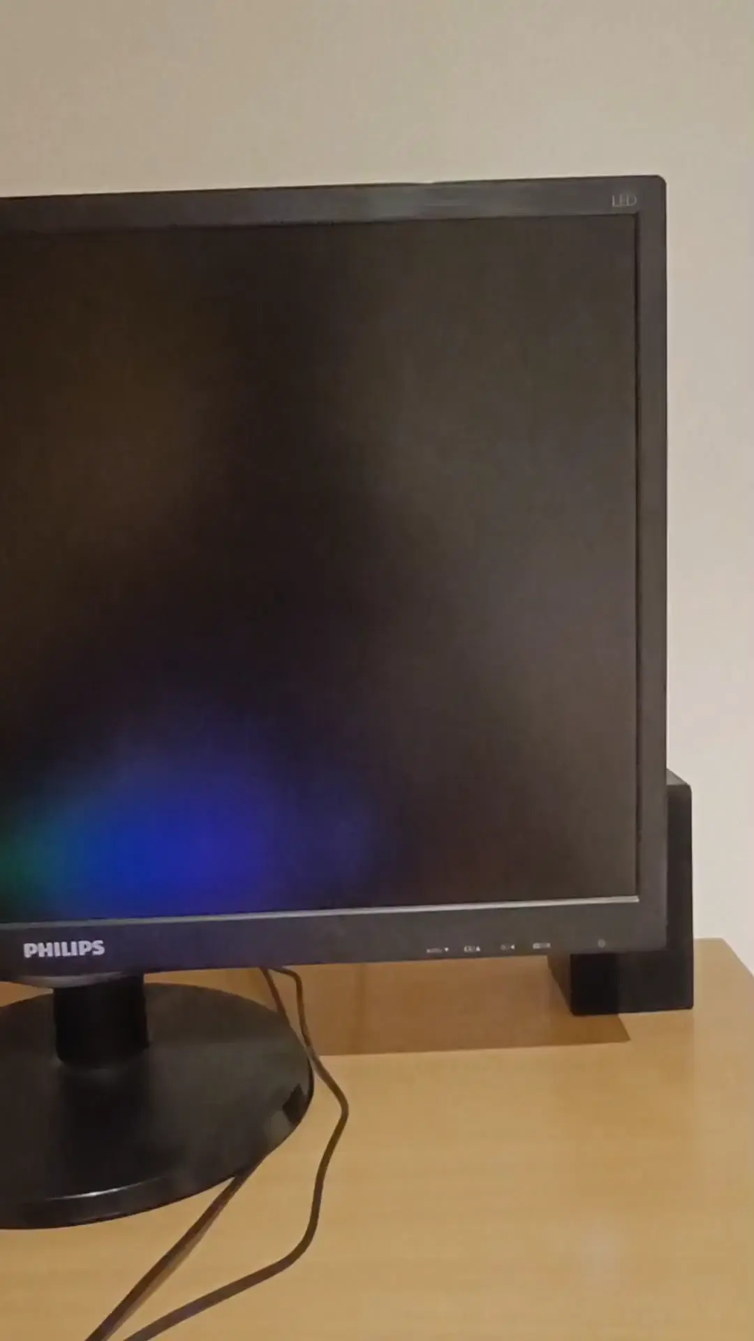 Monitor flickers horizontal lines | Scrolller