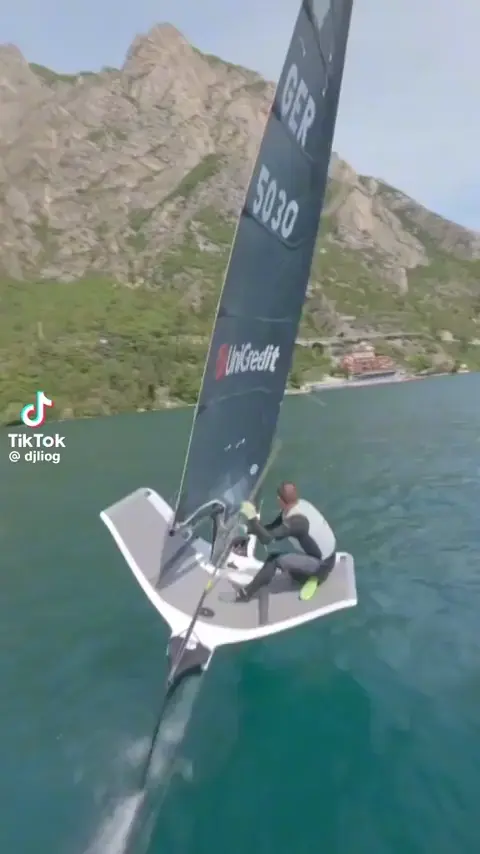 Moth Sailing Hydrofoil Craft | Scrolller