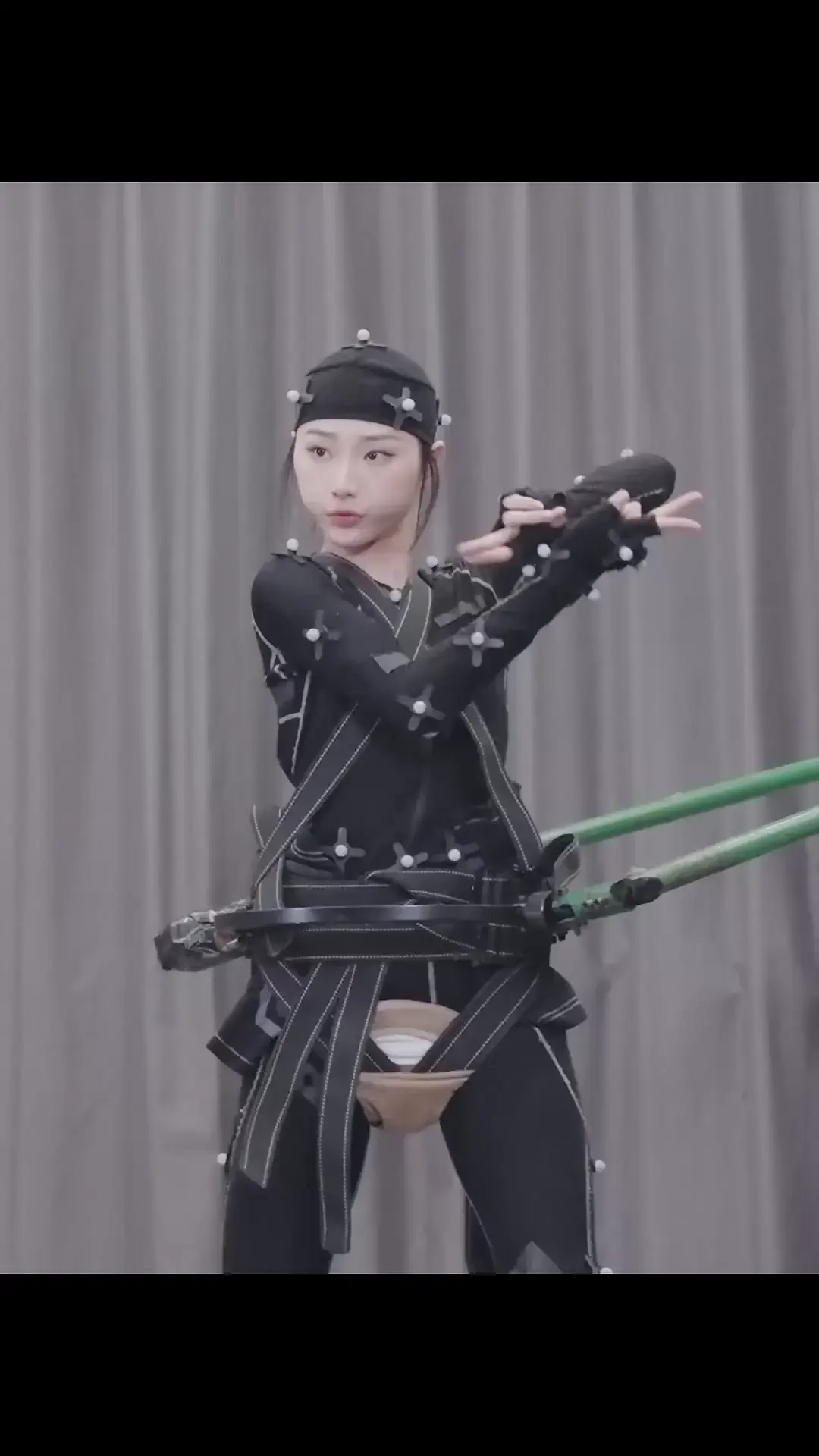Motion capture actress manually take off | Scrolller