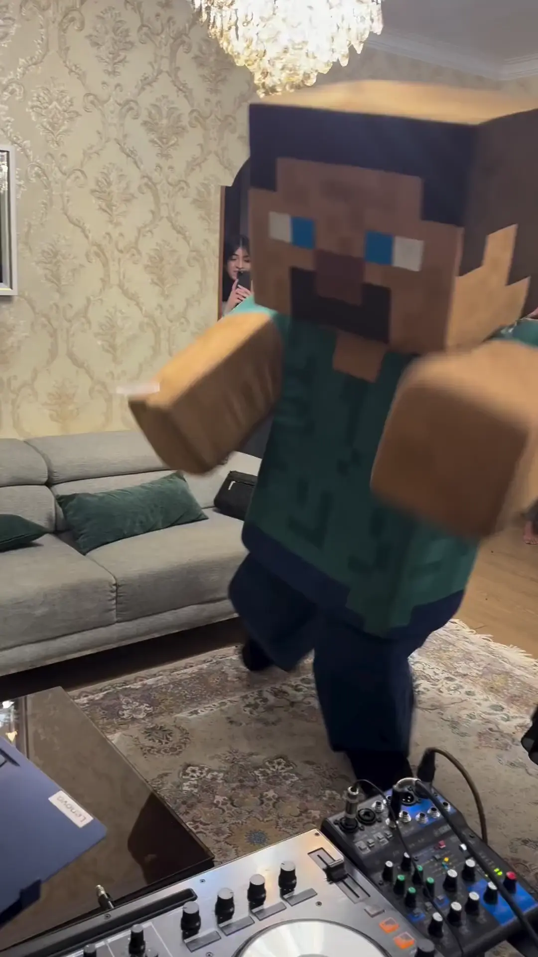 Mr Minecraft dance | Scrolller