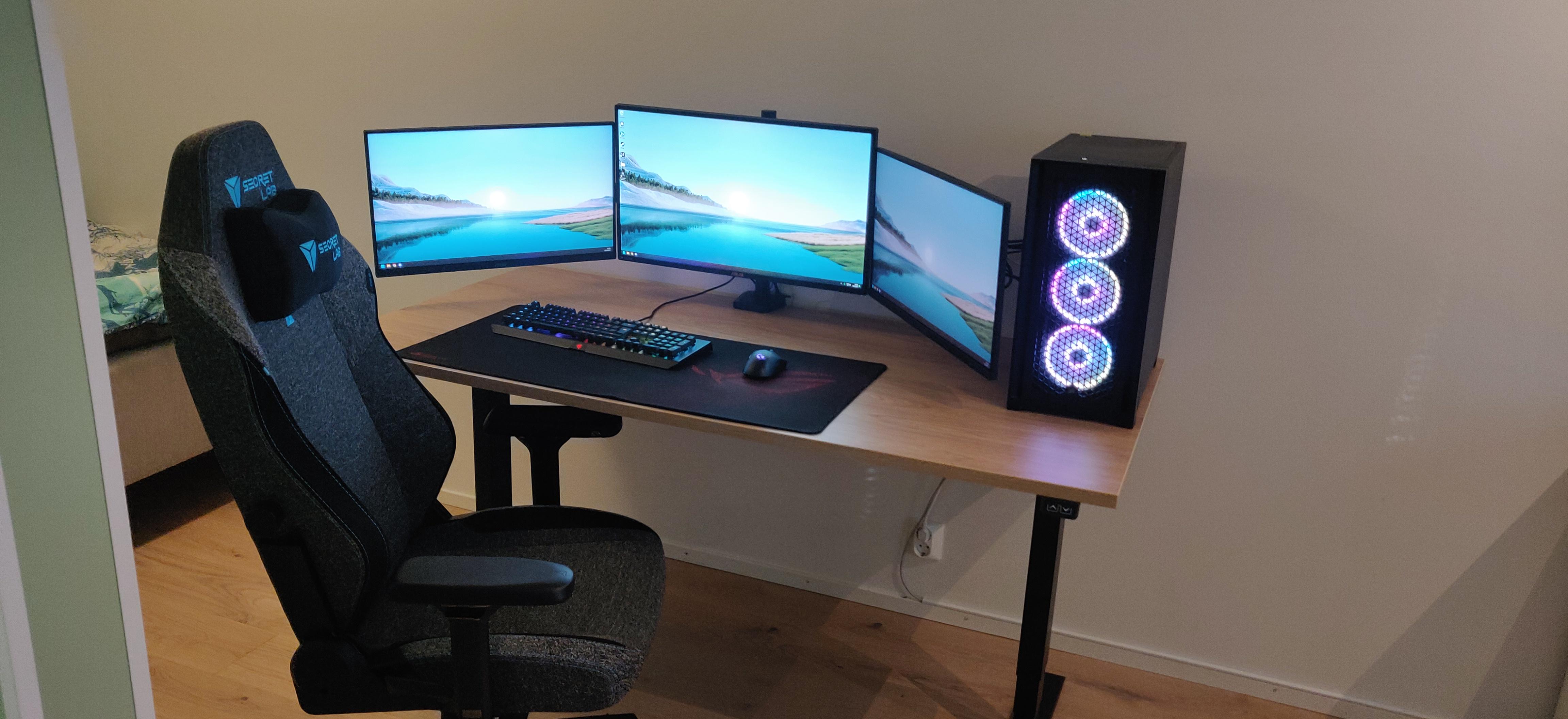 My new setup #Secretlab | Scrolller