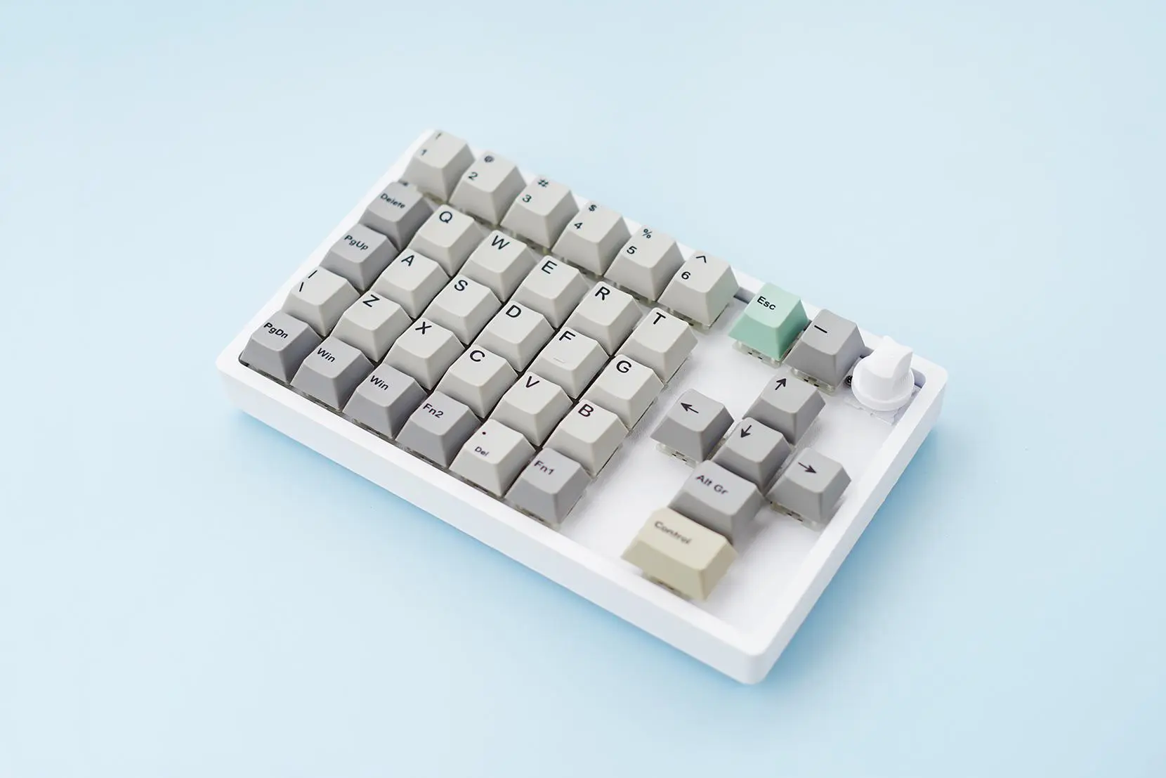 My One-Handed Keyboard/Macropad | Scrolller