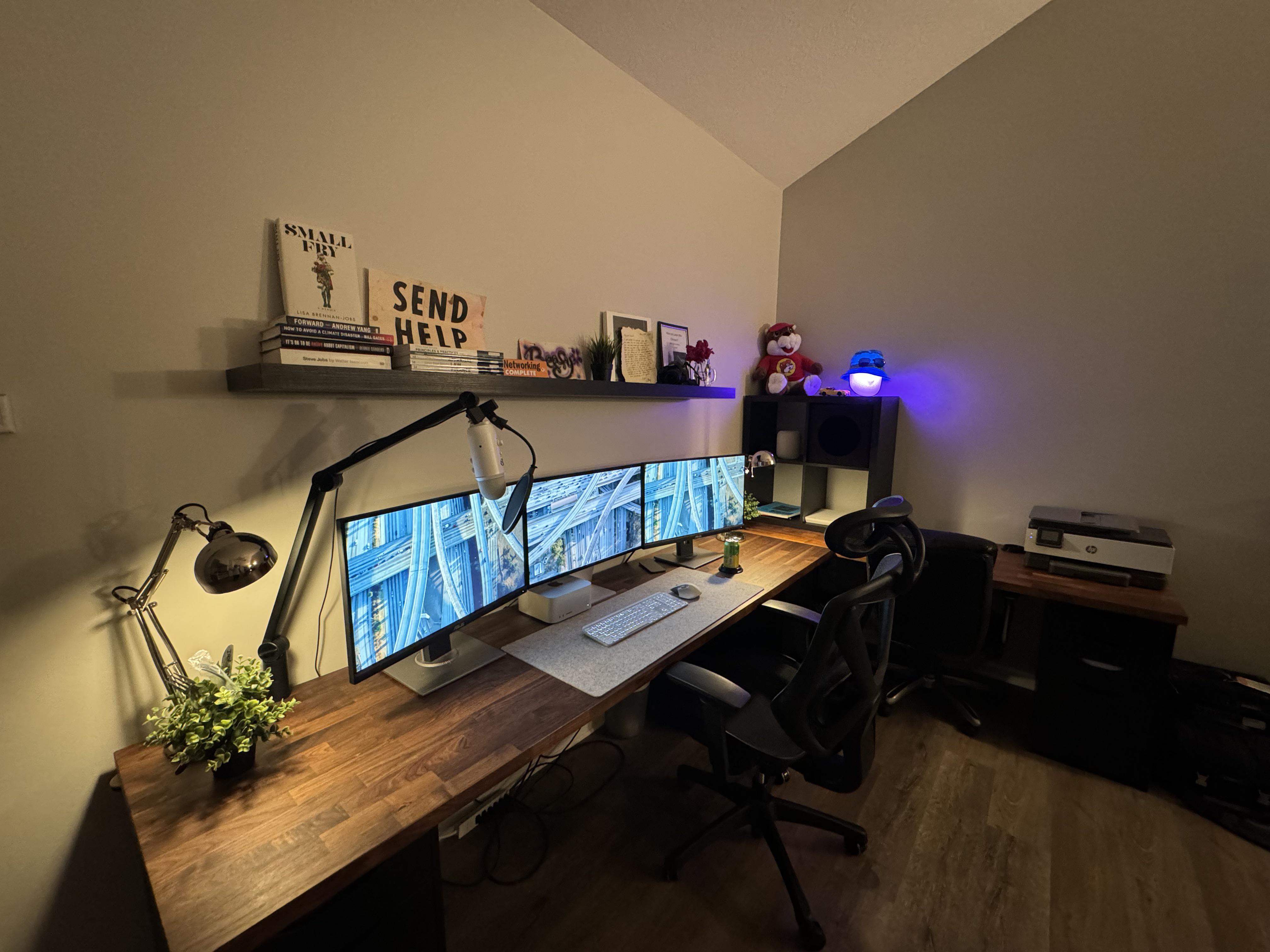My Work Setup | Scrolller