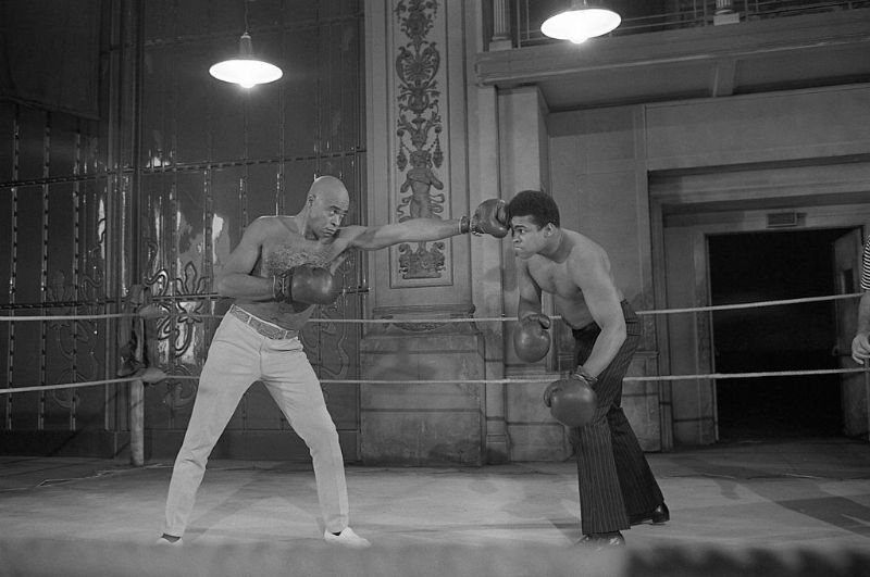 [Gallery] James Earl Jones, Muhammad Ali, 1968 | Scrolller
