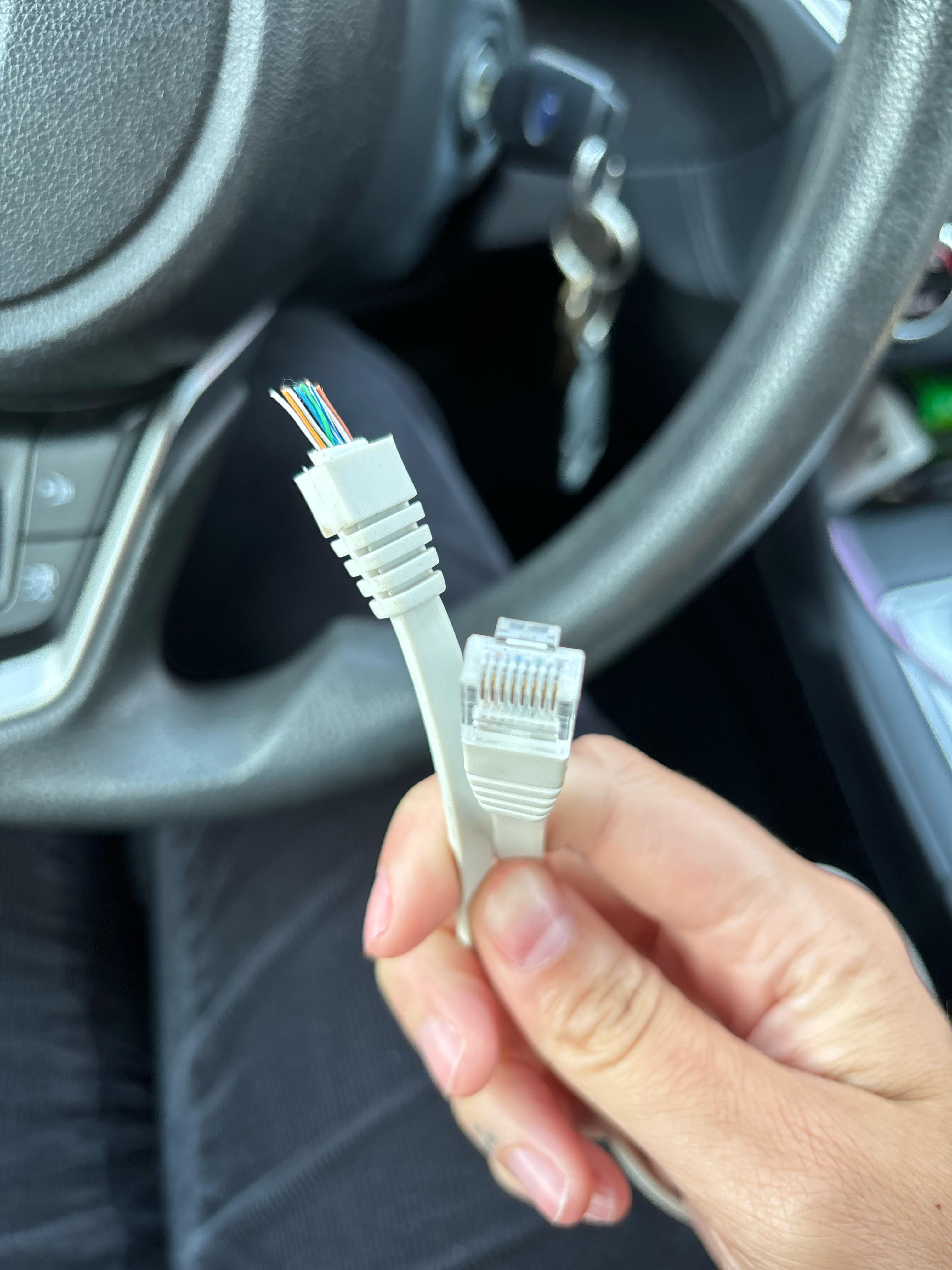 Need help identifying this cable | Scrolller